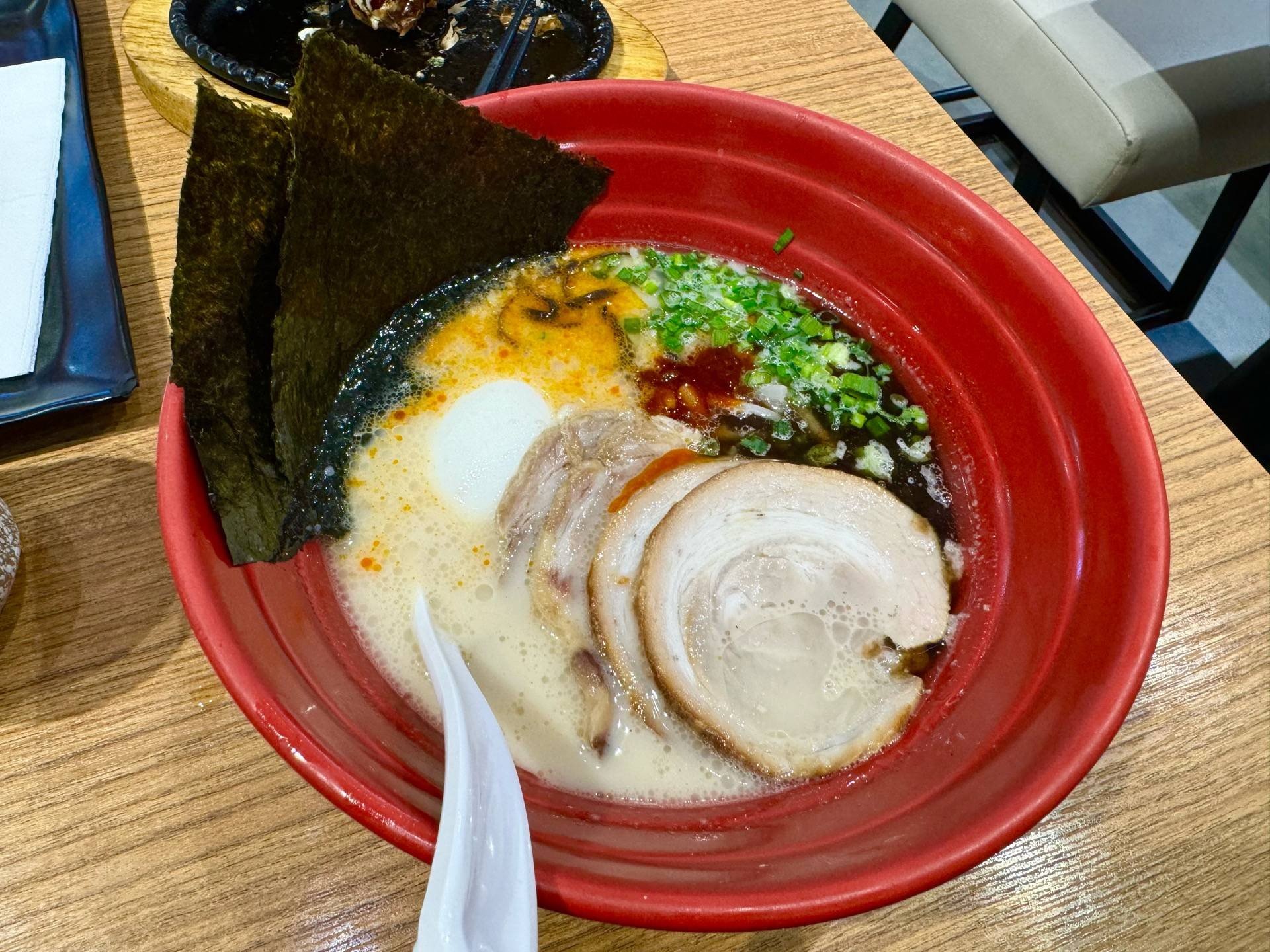 รีวิว Ramen Ippudo Central Rama 9 - สาขานี้คนเยอะ บริการดี แต่วันที่ไปรสเค็มไปนิด