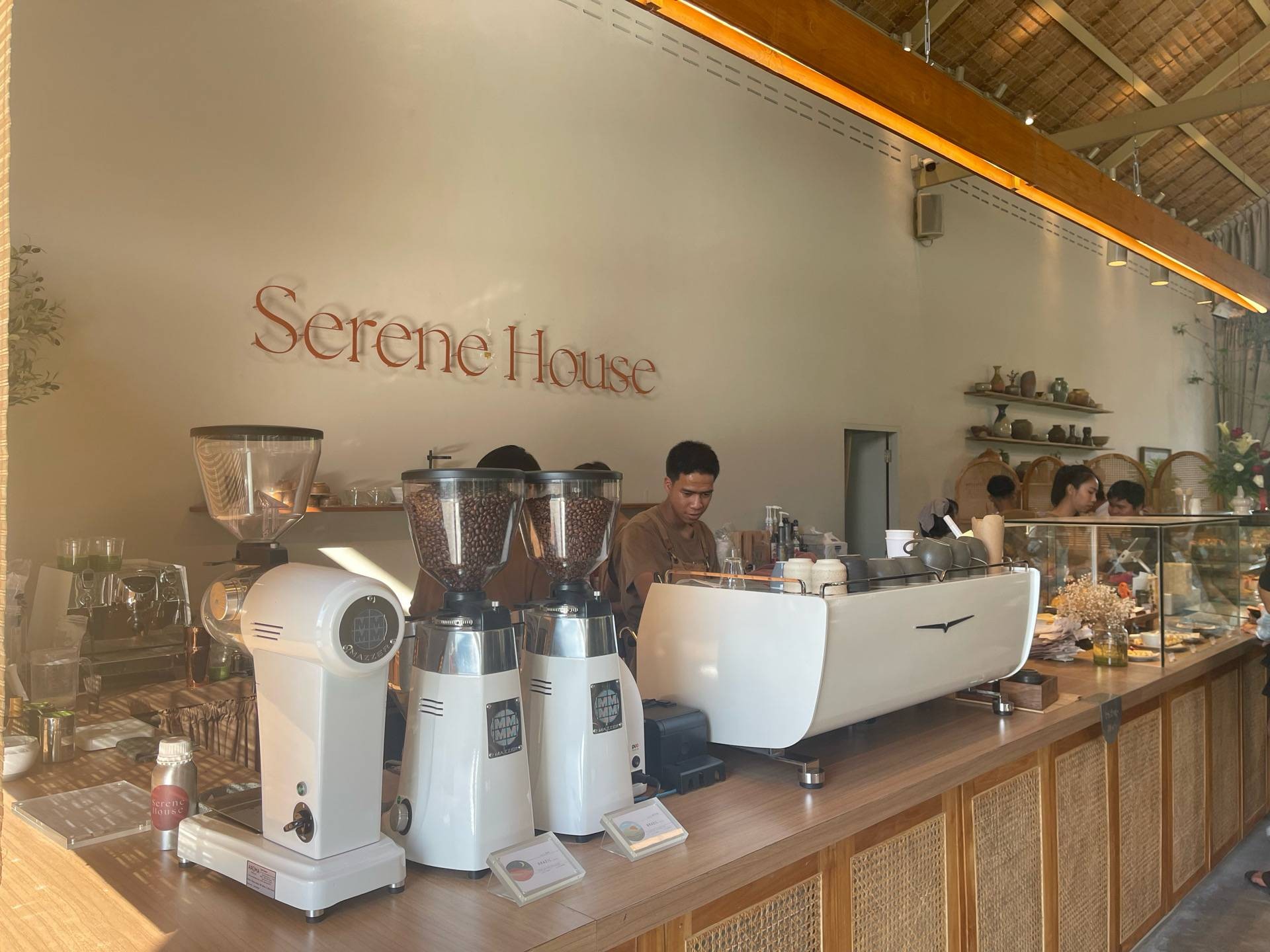 รีวิว Serene House Cafe - คา้ฟ่สวย มีอ่างน้ำเป็นของตัวเอง
