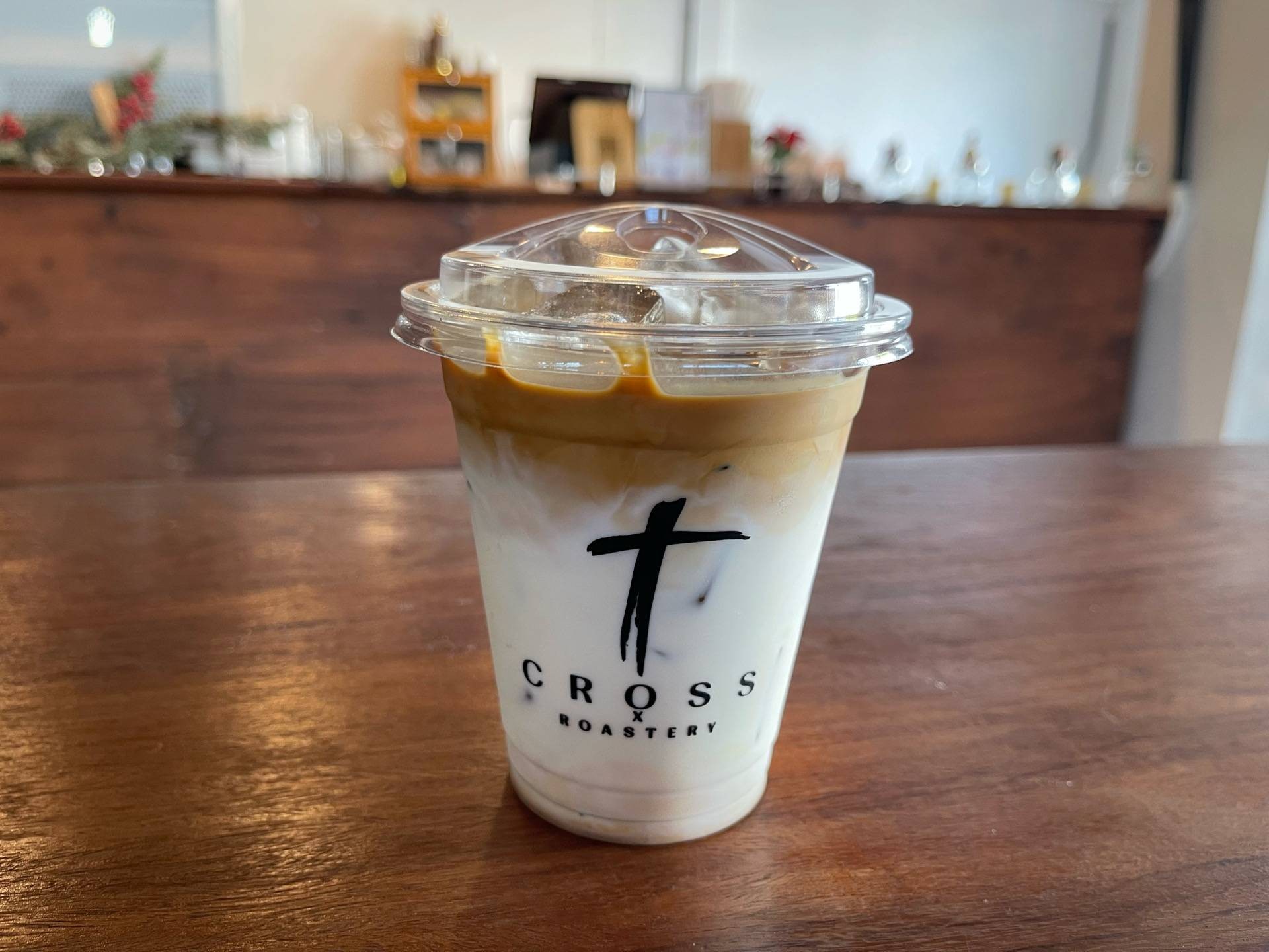 รีวิว Cross x Roastery - คาเฟ่มินิมอล กาแฟดี