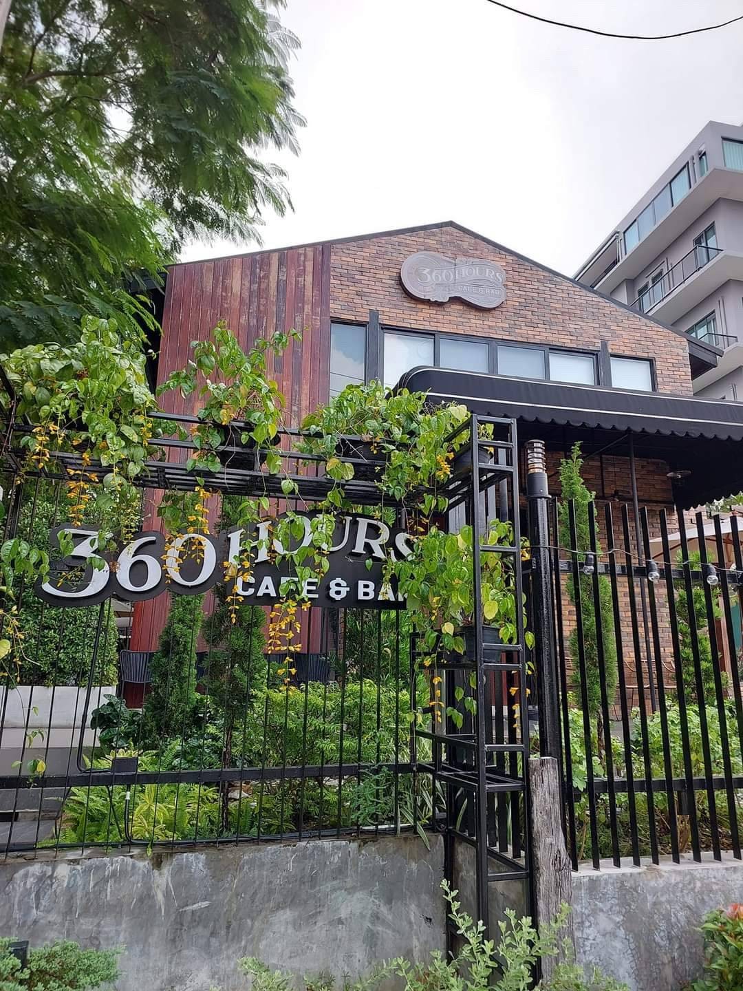 รูป 360 Hours Cafe & Bar