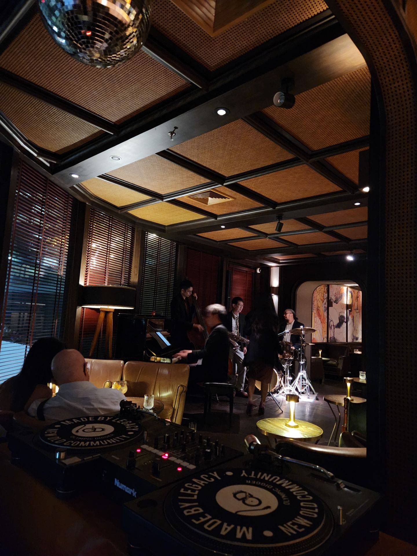 รีวิว 008 Bar - บาร์ลับบนตึก Eight Thonglor