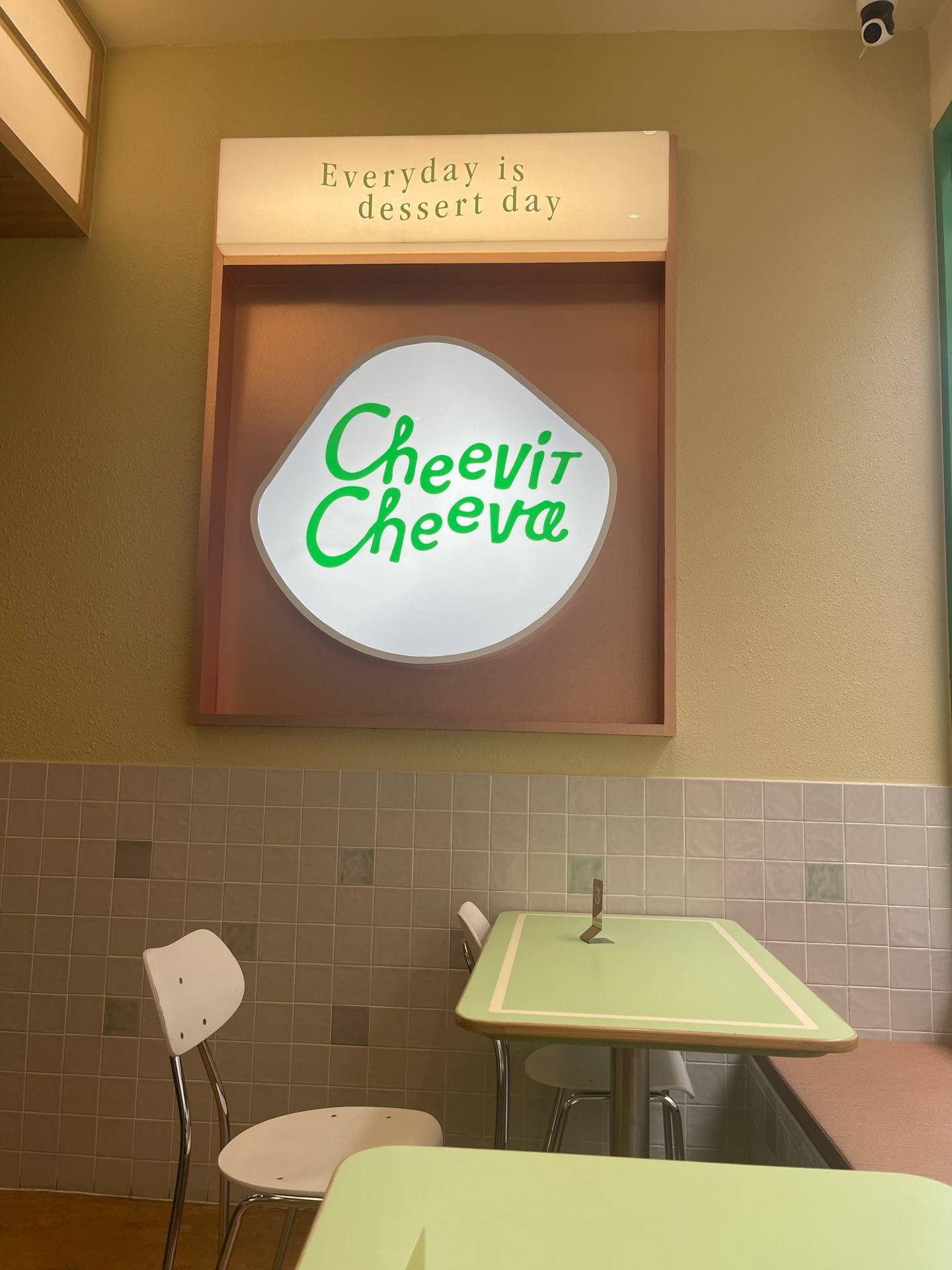 รูป Cheevit Cheeva Siam Square One