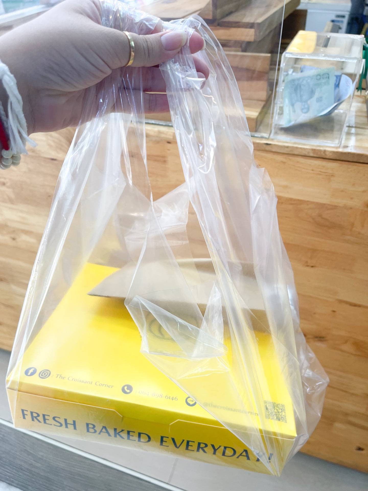 รีวิว The Croissant Corner Or Tor Kor Market - 📍 The Croissant Corner ...