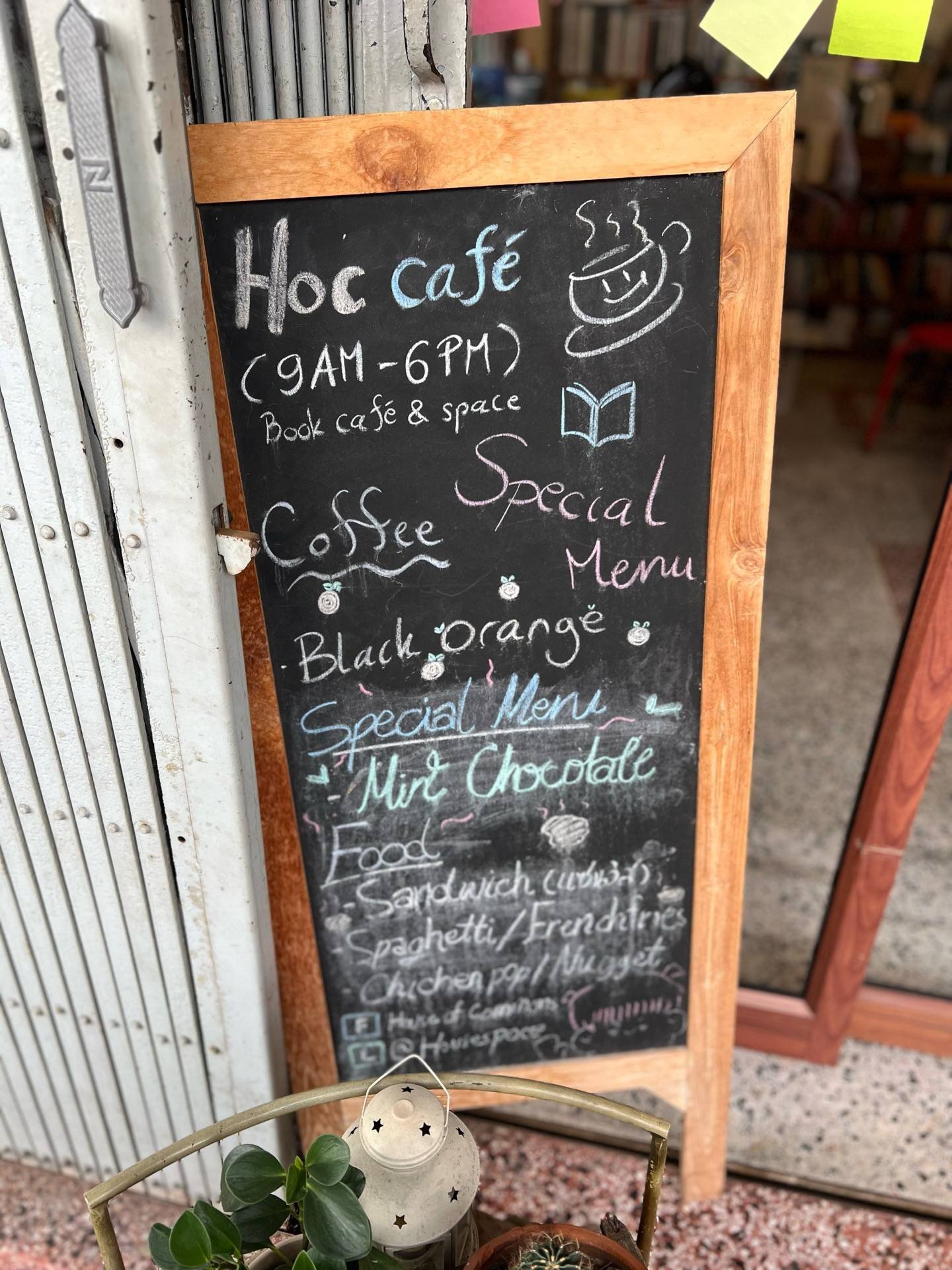 รีวิว House of Commons Cafe & Space - Cafe with 2nd hand shop 📚