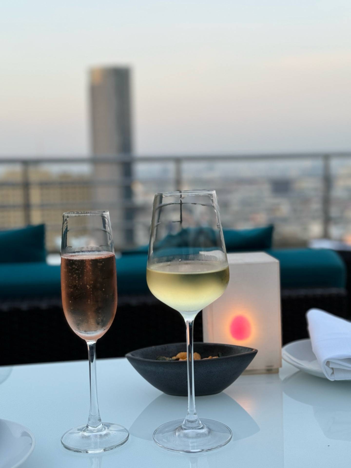 Cocktail ร้าน Three Sixty Lounge Millennium Hilton Bangkok Hotel