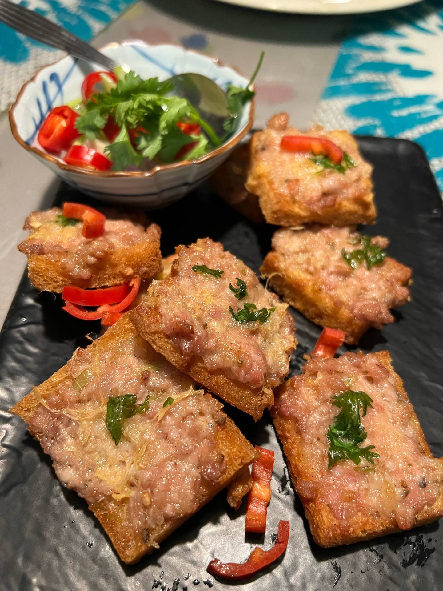 ขนมปังหน้าหมู ร้าน Phada House