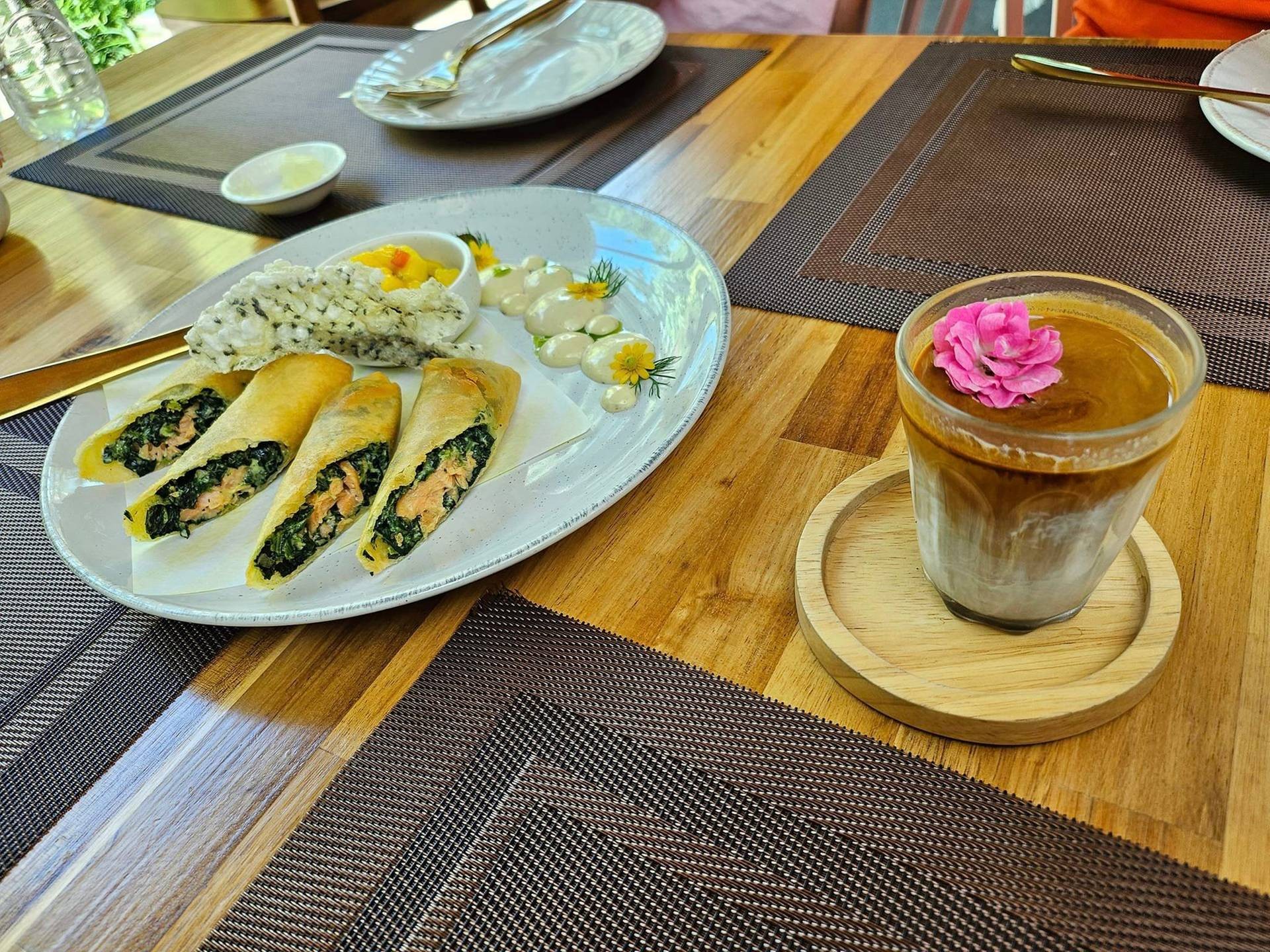 รีวิว Fleur Cafe and Eatery - ใครที่เป็นสายดอกไม้หรือว่าชอบดอกกุหลาบนี่ ...