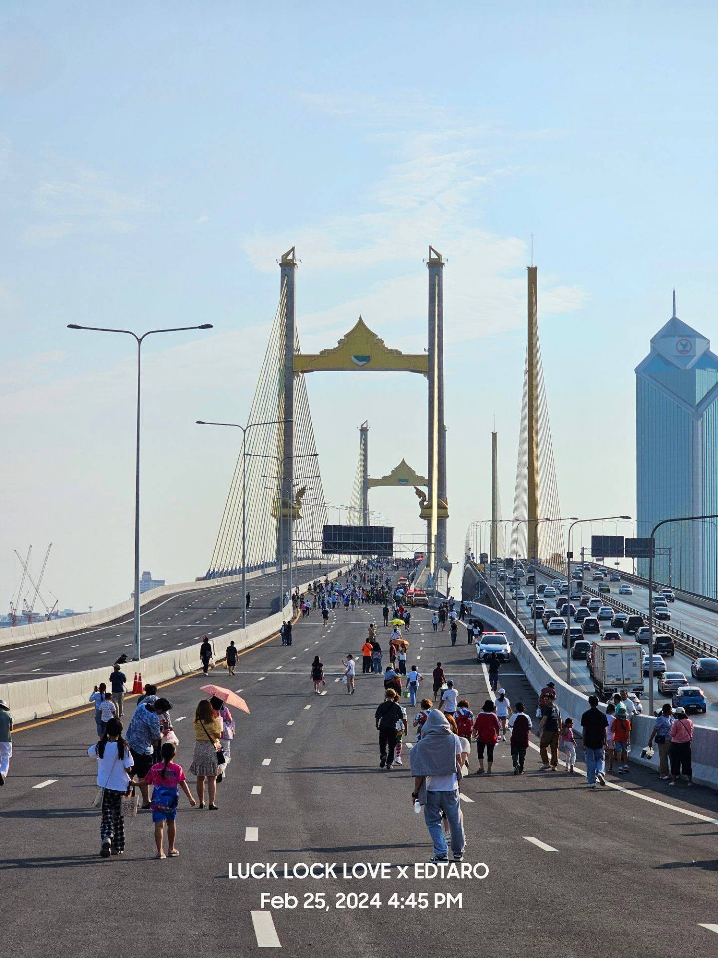 รีวิว สะพานพระราม 9 - เดินขึ้นสะพานกับกิจกรรมพิเศษ Luck Lock Love 2024