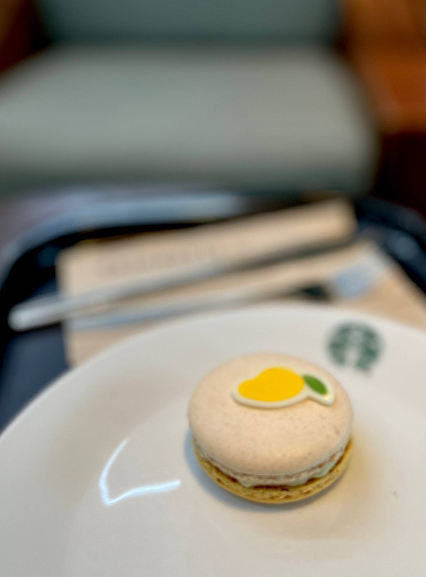 🥭 Mango Sticky Rice Macaron. (Price 69 Baht.) ร้าน Starbucks HomePro ...
