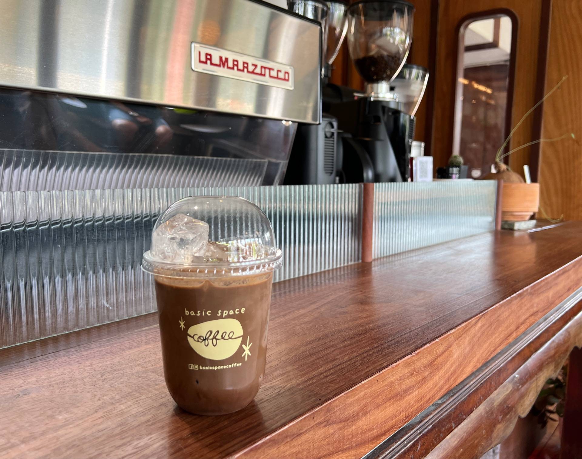 รีวิว Basic Space Coffee - ร้านกาแฟน่านั่ง กาแฟดี