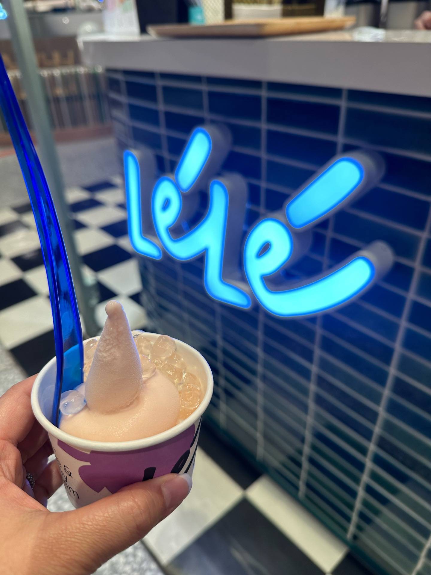 รีวิว Lele Juice Bar Central world - Soft serve มังคุดที่รสชาติสดชื่นมากก