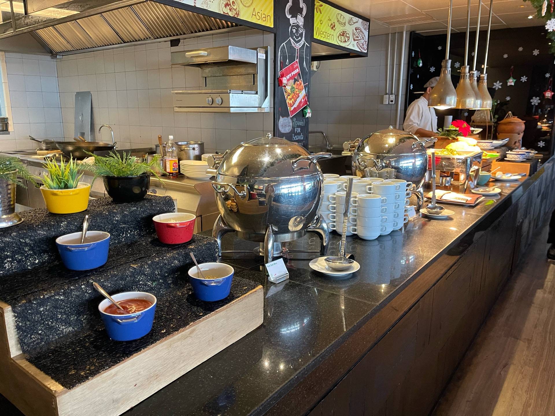 รูป Zeta Cafe โรงแรมฮอลิเดย์อินน์ กรุงเทพฯ