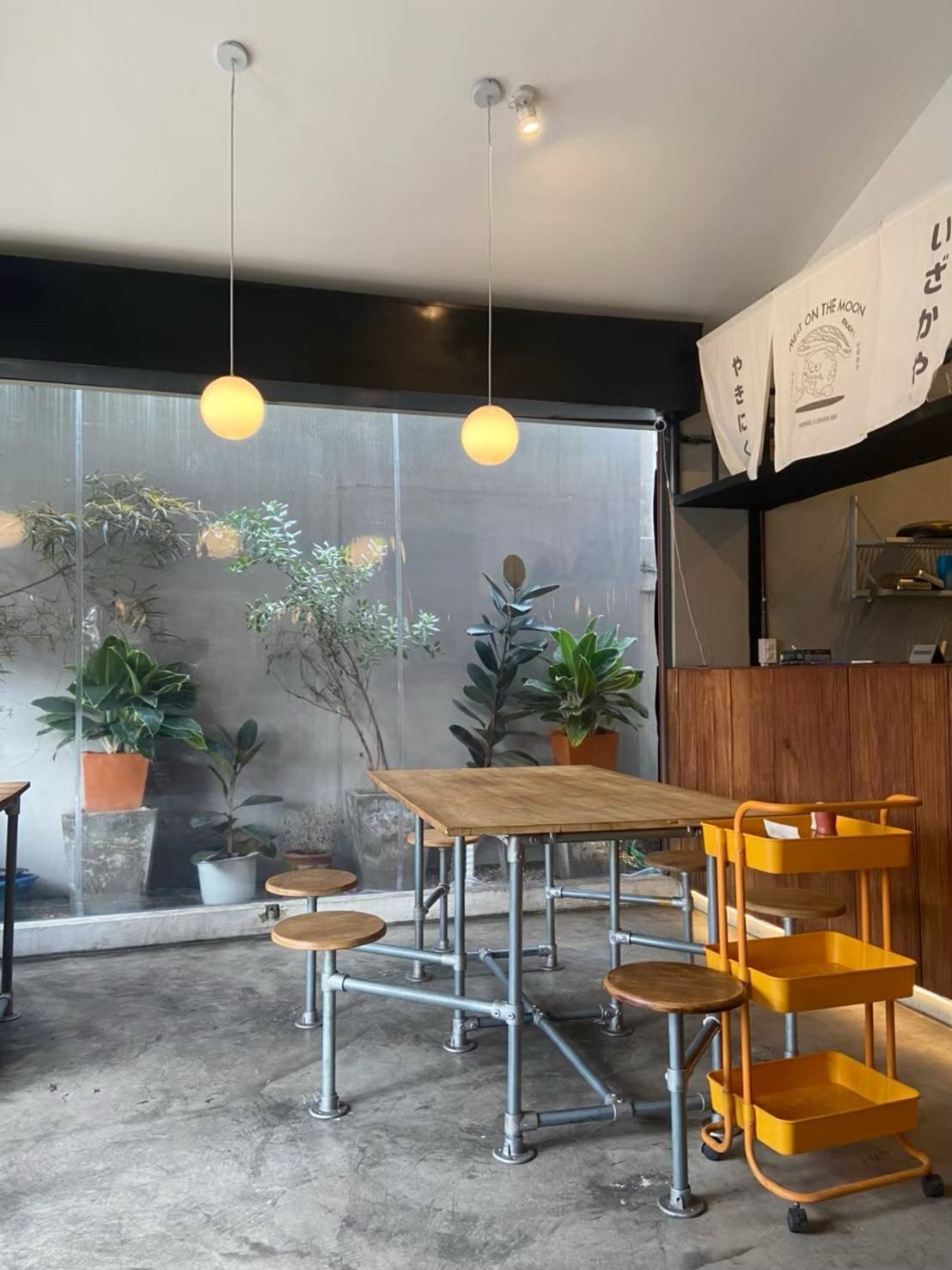 รีวิว Meat On The Moon - ร้านเนื้ออร่อยๆ ในสัมมากร👍