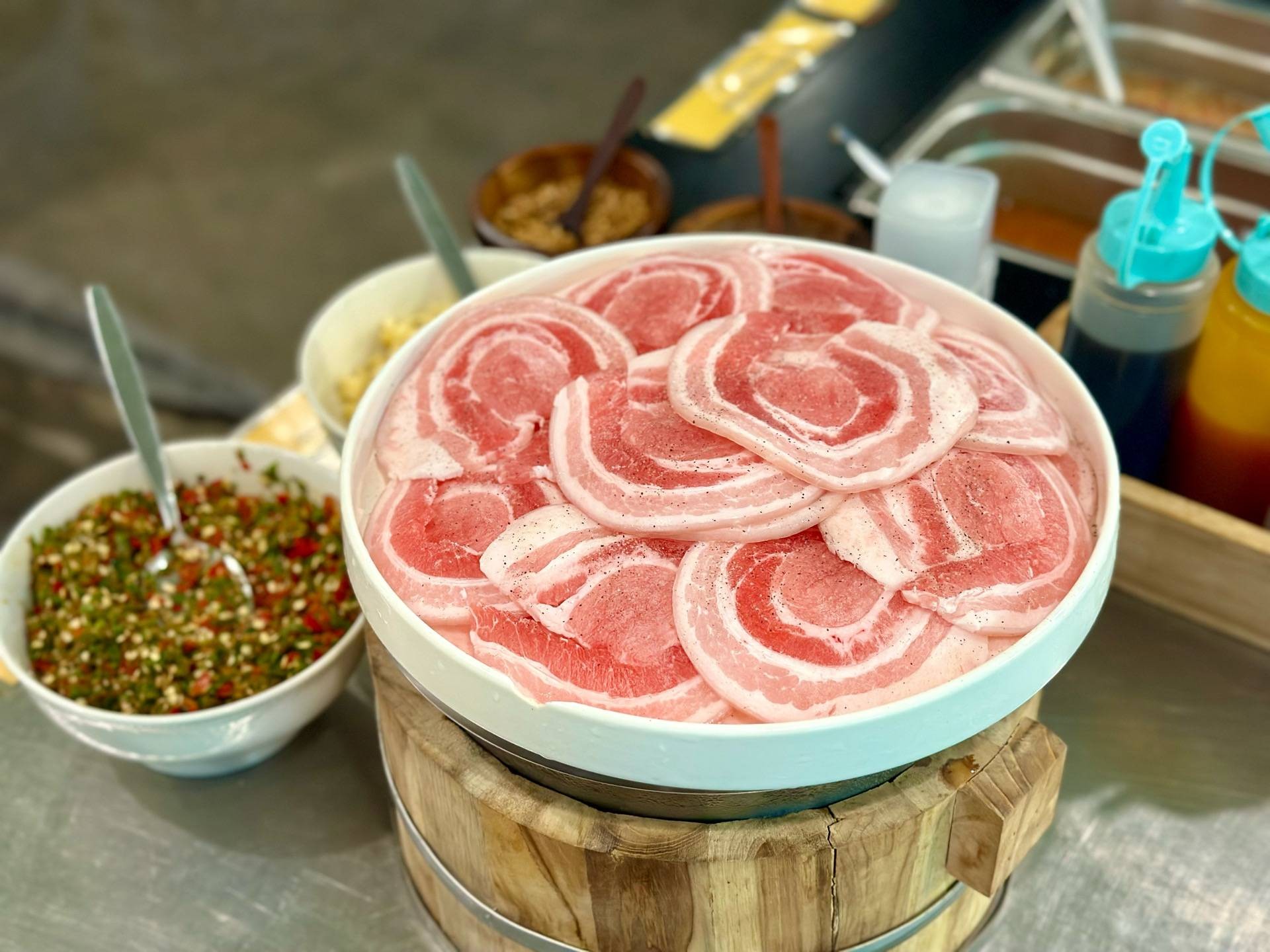 สันคอหมูสไลด์ ร้าน ปิ้งย่างหมูเกาหลี Sam Gyup Sal BBQ สาขาสรงประภา