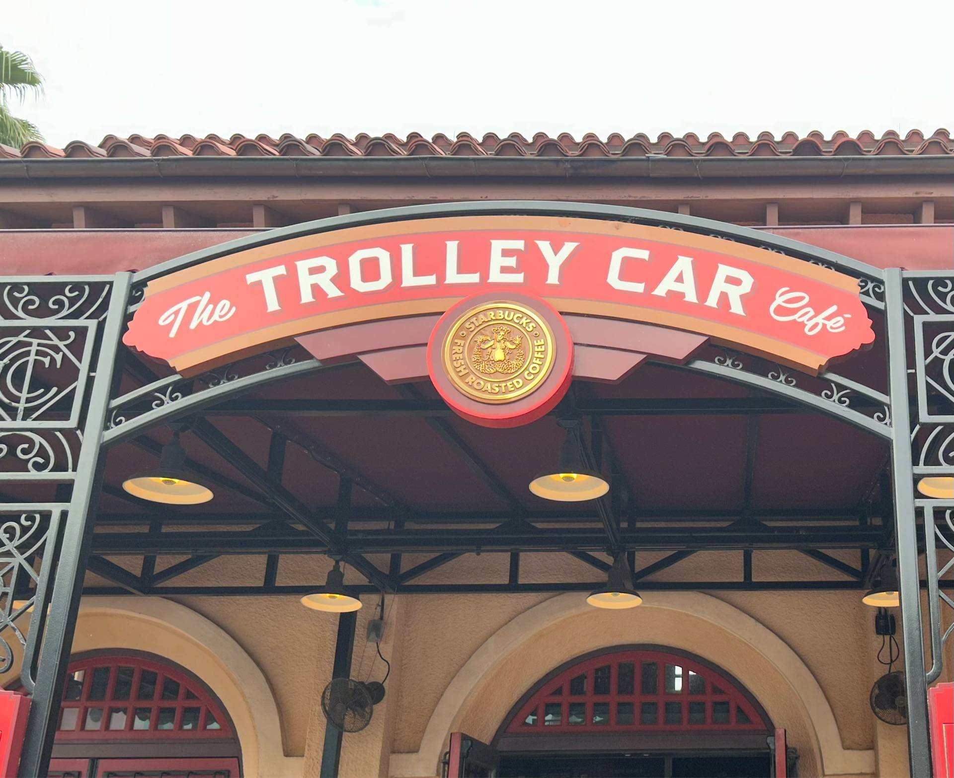 รีวิว The Trolley Car Cafe - Where you can find Starbucks ☕️