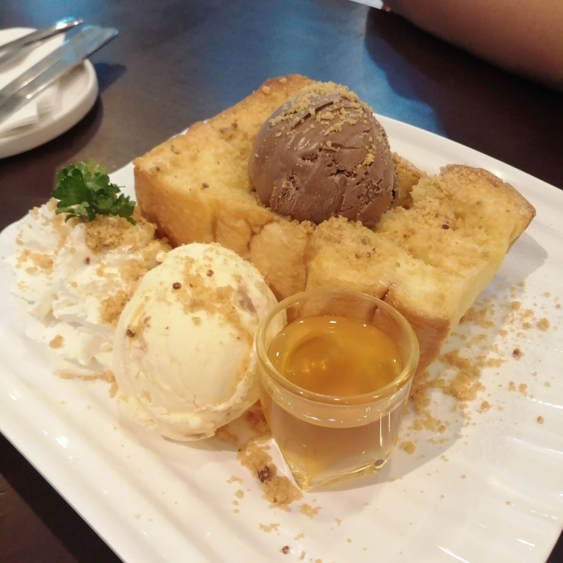 รูป BEYOND CAFE (บียอนด์ คาเฟ่ กาแฟ เค้ก) สาขาสนามกีฬาเวสสุวรรณ