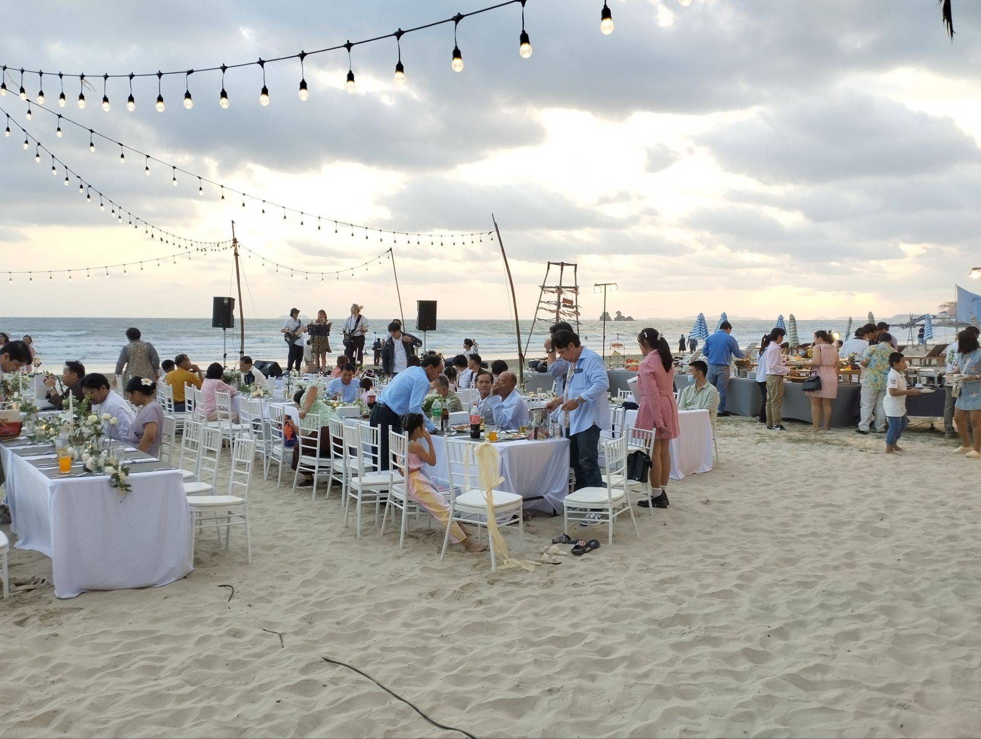 ร้าน Quicksand Beach Bar & Terrace CentaraQ | รีวิวร้านอาหาร