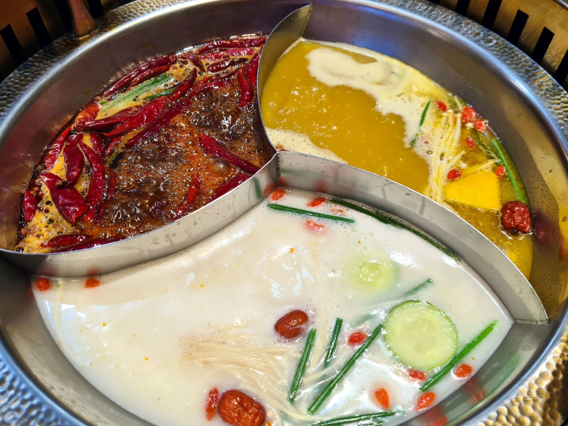 รีวิว CQK HOTPOT ห้วยขวาง - CQK อีกร้านหม้อไฟหม่าล่าคุณภาพที่ไม่ควรพลาด