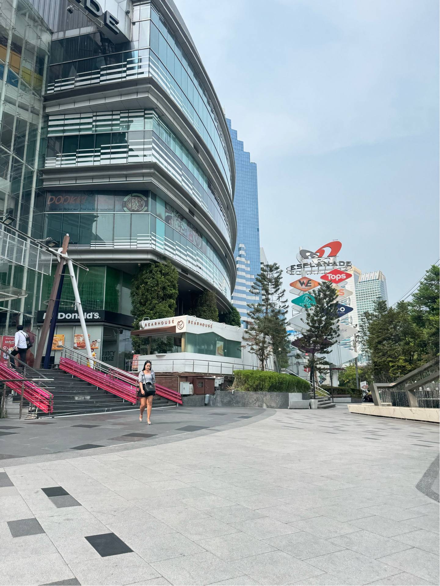 รูป Esplanade Ratchadapisek
