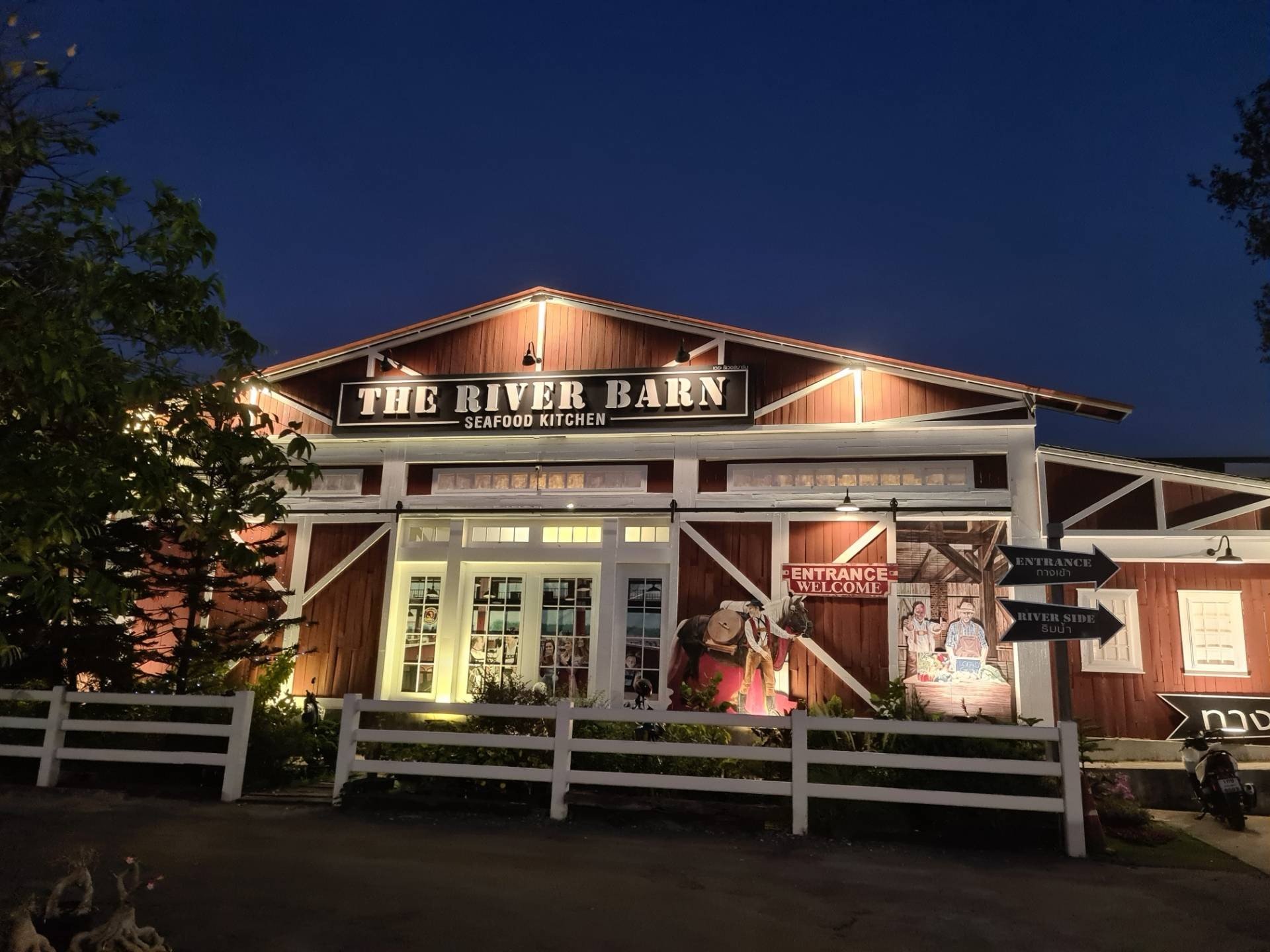 รีวิว The River Barn - ริมแม่น้ำบางปะกง สะพานทางรถไฟ