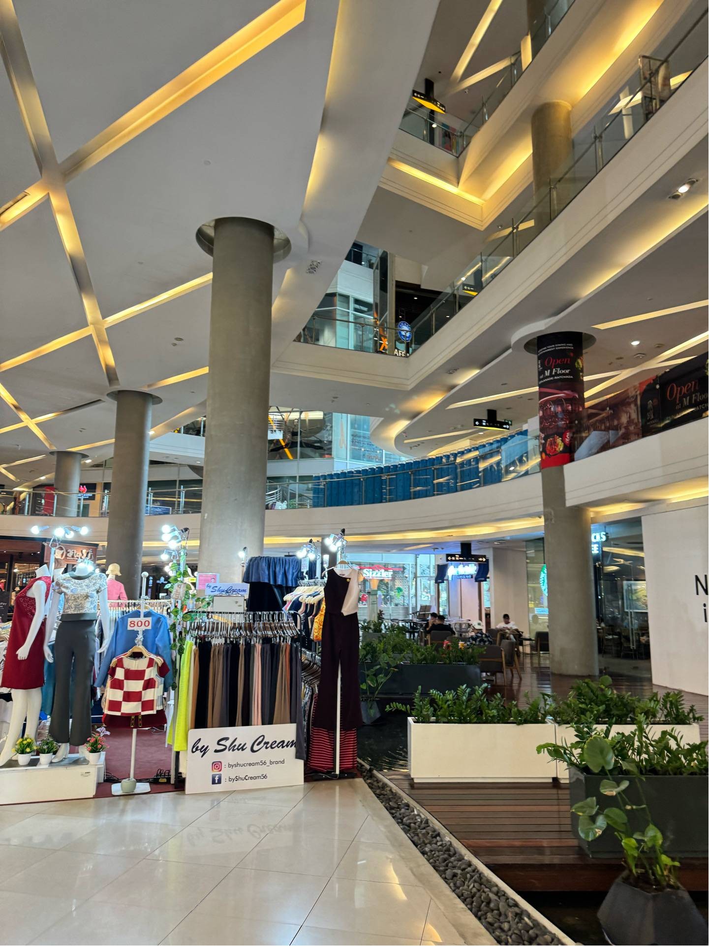 รูป Esplanade Ratchadapisek