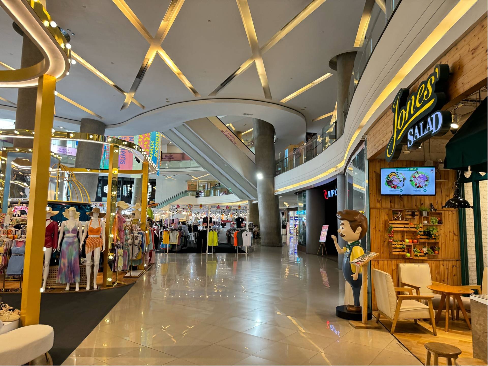 รูป Esplanade Ratchadapisek