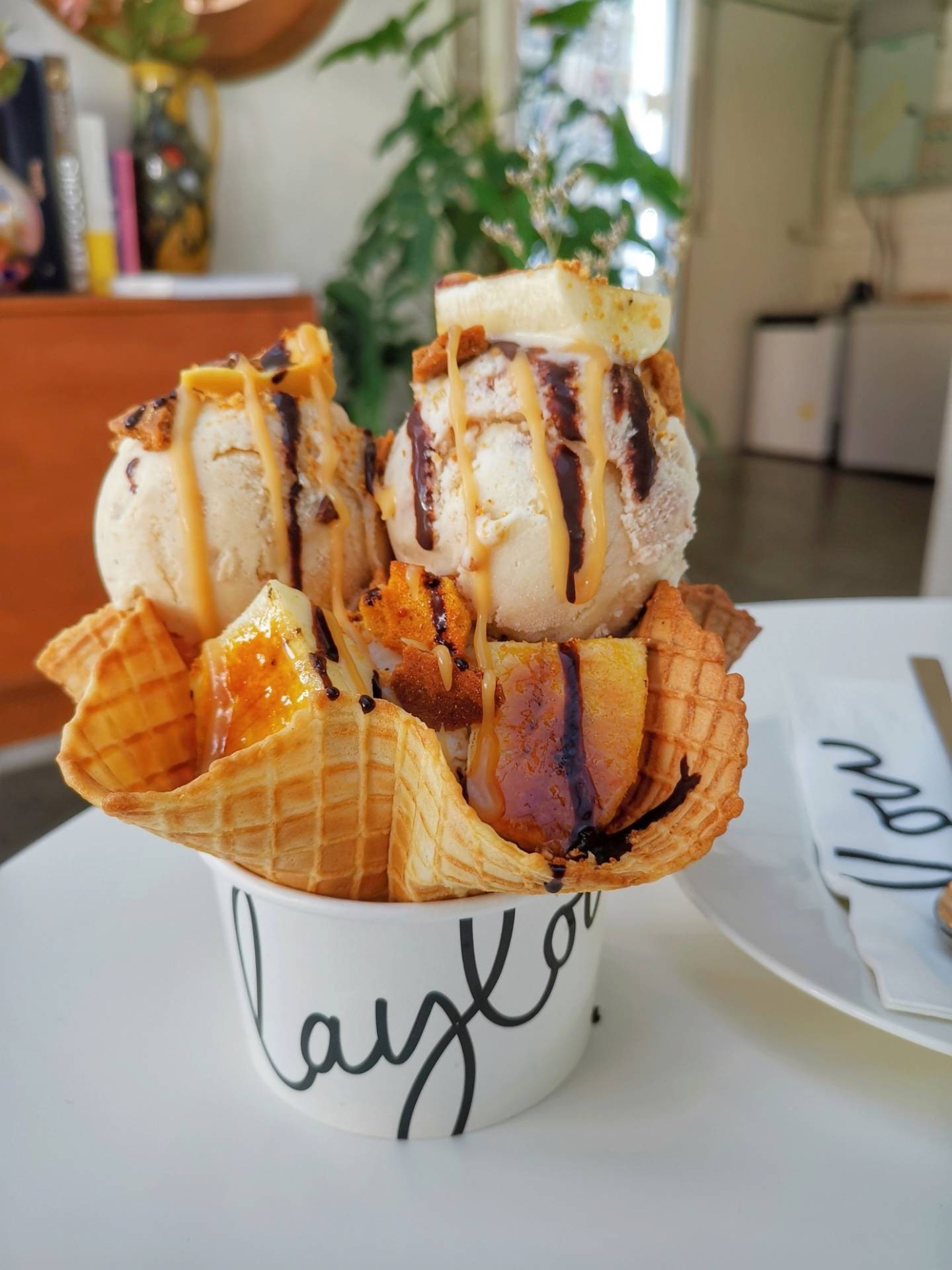 รีวิว Lay Low ประชาชื่น - ร้านไอศกรีมแฮนด์คราฟสุดพรีเมียมสำหรับคนรักสุขภาพ