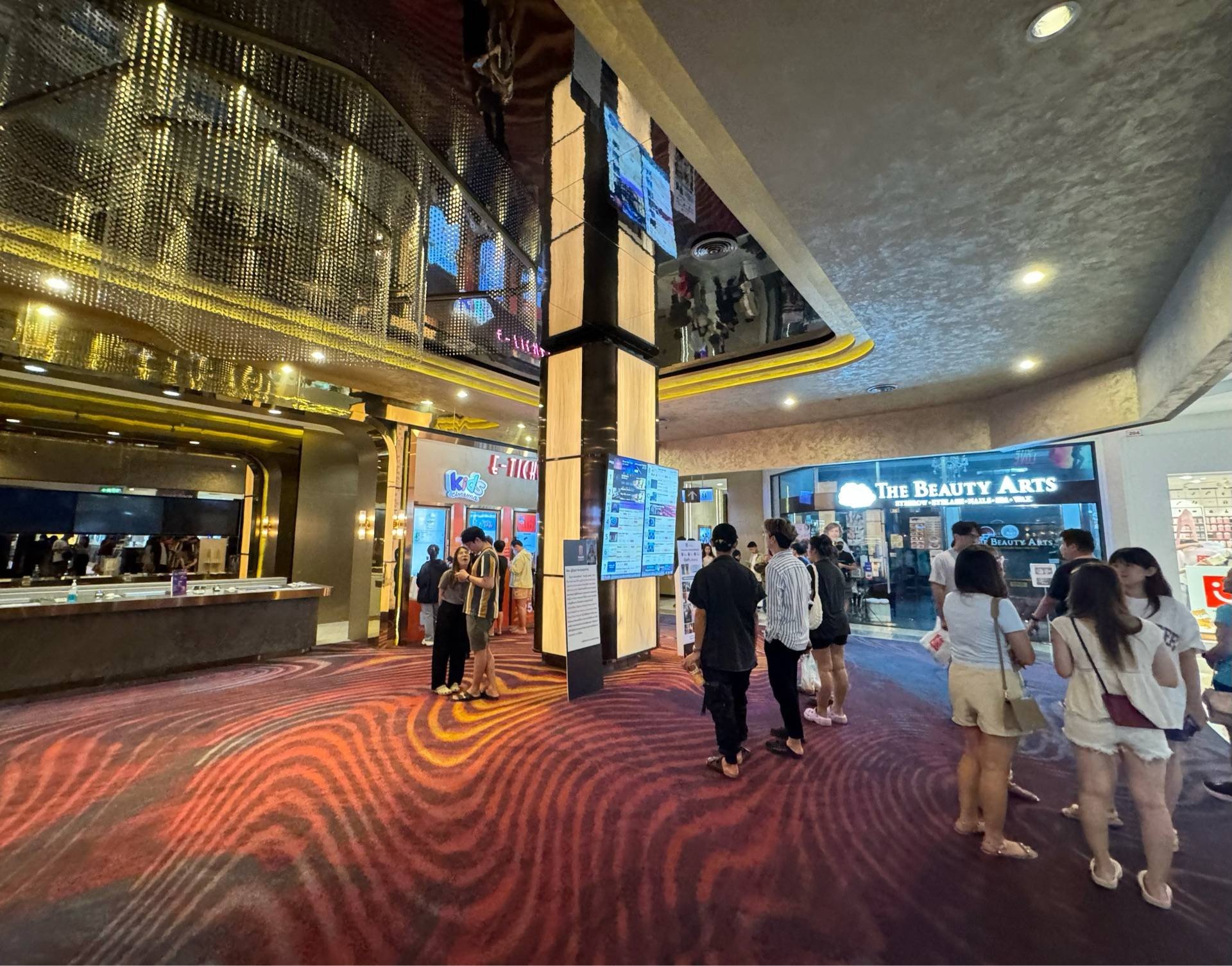 รีวิว Major Ratchayothin - เมเจอร์รัชโยธิน แหล่งรวมวัยรุ่น