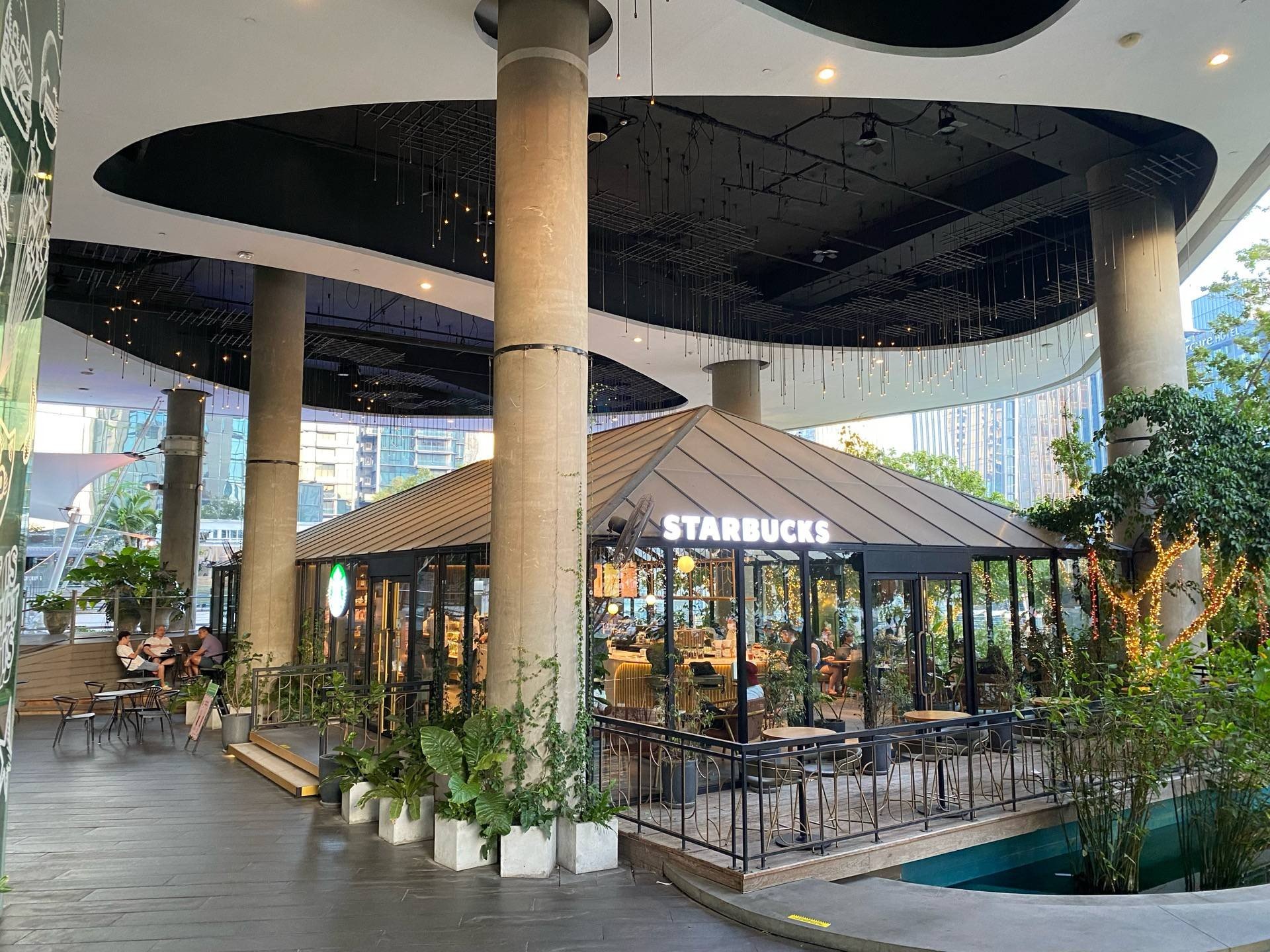 รูป EmQuartier