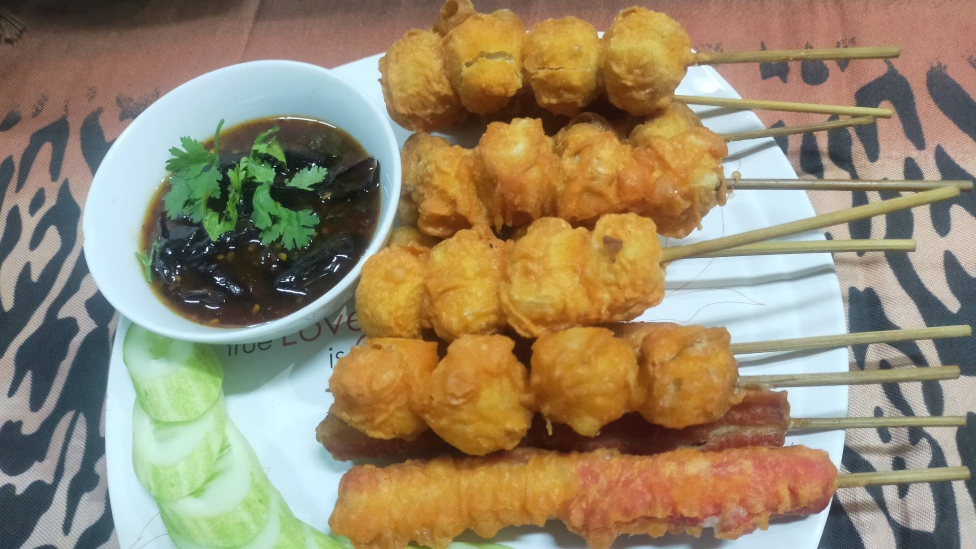 ลูกชิ้นชุบแป้งทอด น้ำจิ้มรสเด็ด สั่งอาหารเดลิเวอรี Wongnai X Line Man