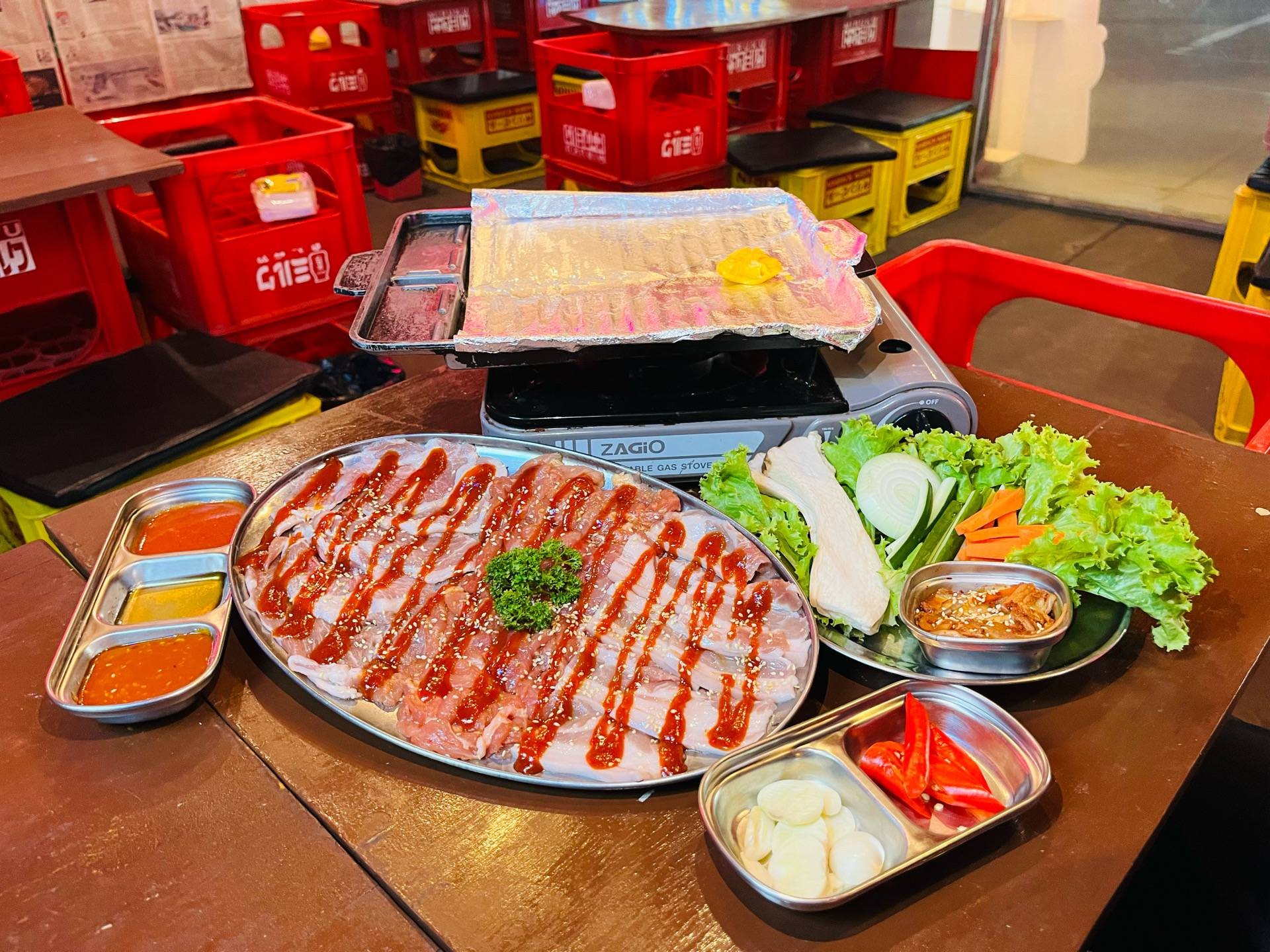 รูป ยอโบ เต็นท์แดงเกาหลี โรงเกลือนวนคร