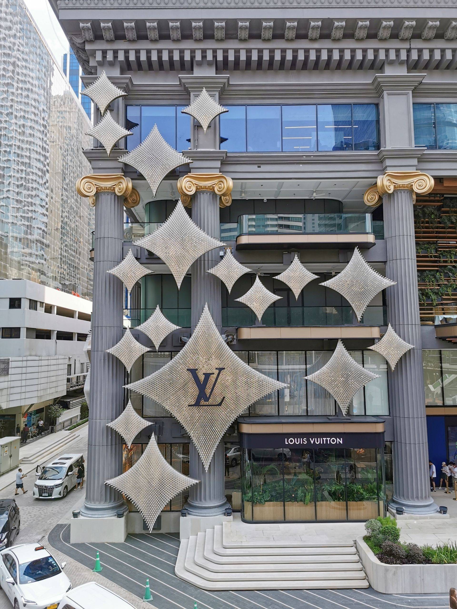 รีวิว Louis Vuitton Visionary Journeys - LV The Place Bangkok ชม ...
