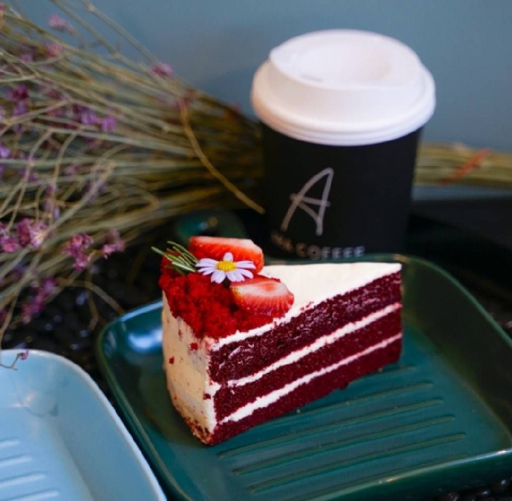 Red Velvet Cake เรทเวลเว็ทเค้ก • image ร้าน ARA Coffee ลาซาล 36