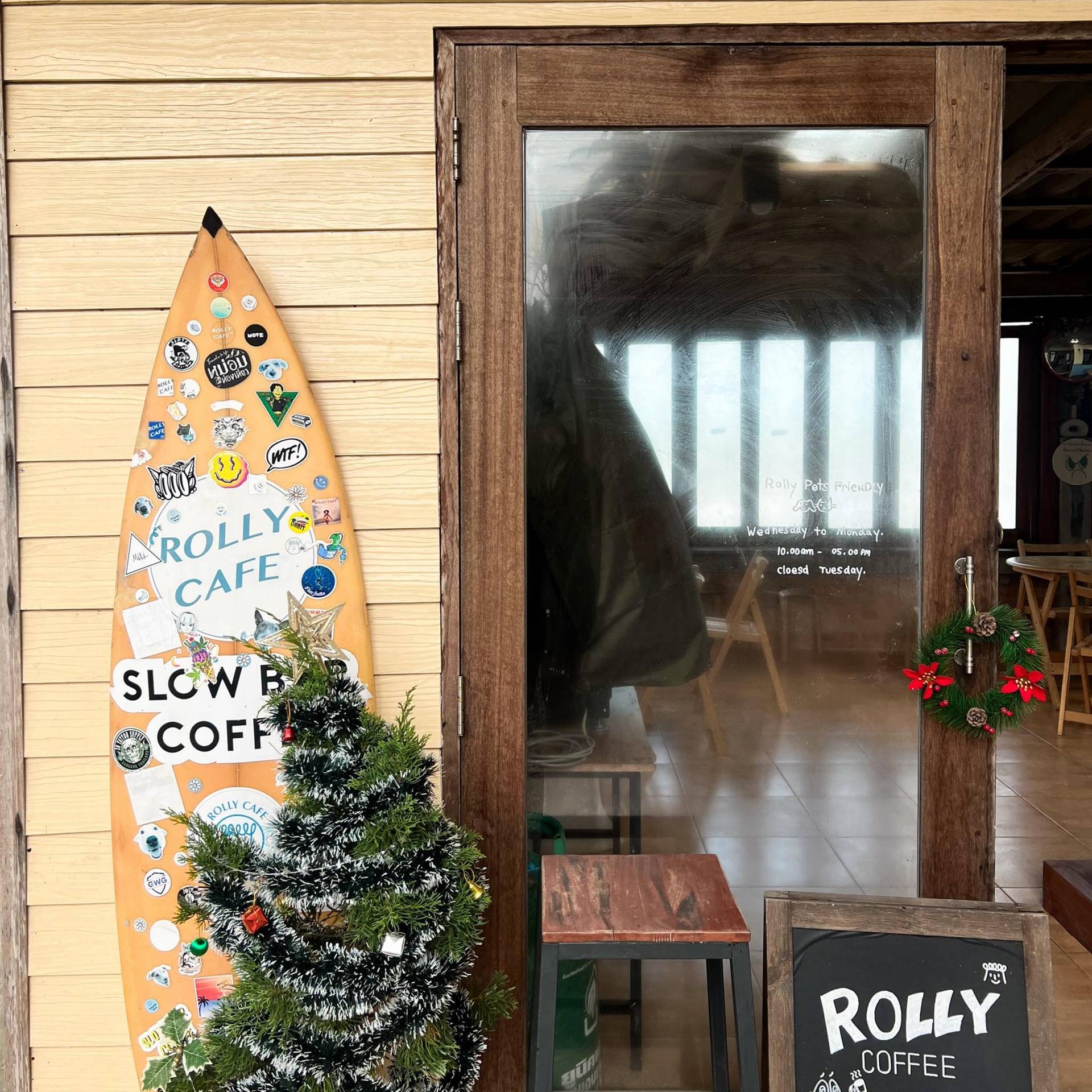 รีวิว Rolly Cafe - Rolly Cafe