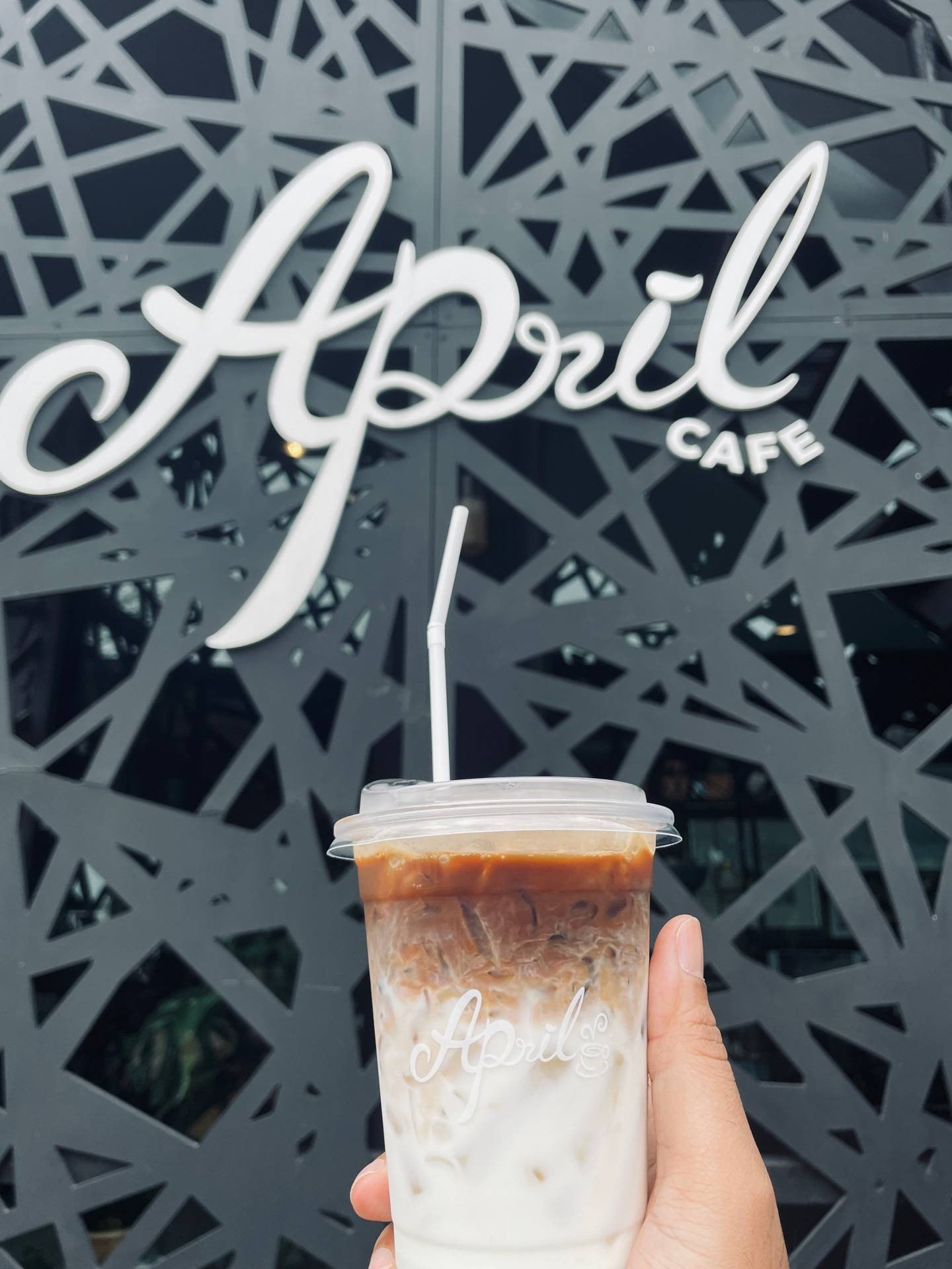 รีวิว April Cafe - ร้านกาแฟวิวติดริมน้ำ