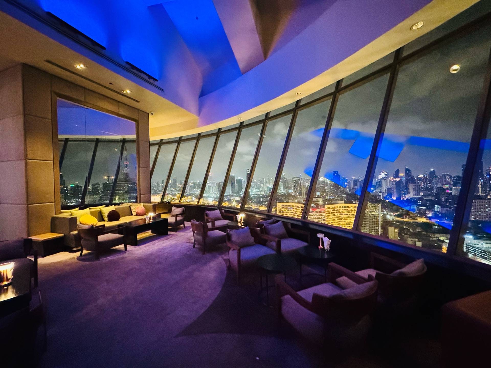 รูป Three Sixty Lounge Millennium Hilton Bangkok Hotel