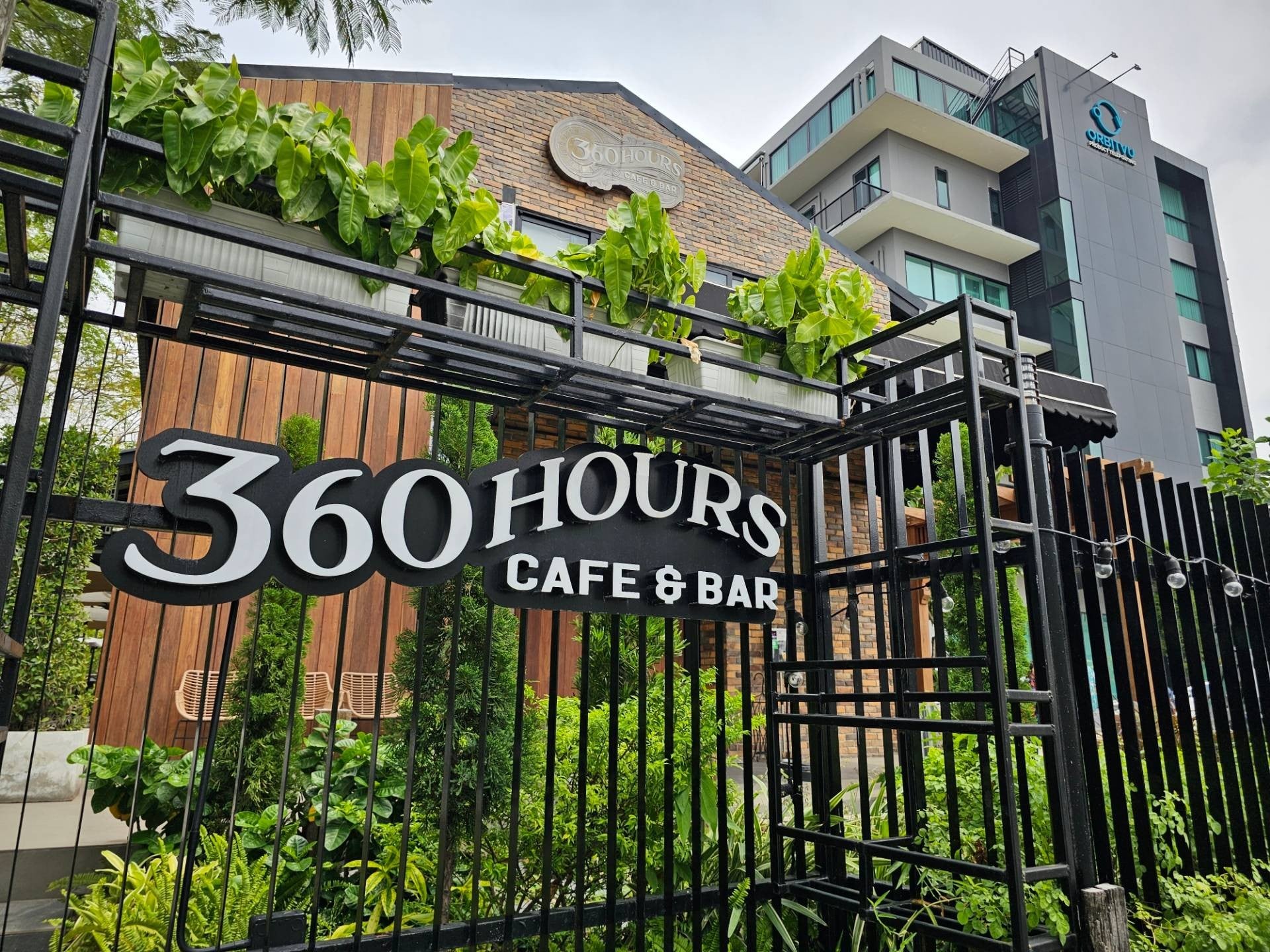 รูป 360 Hours Cafe & Bar
