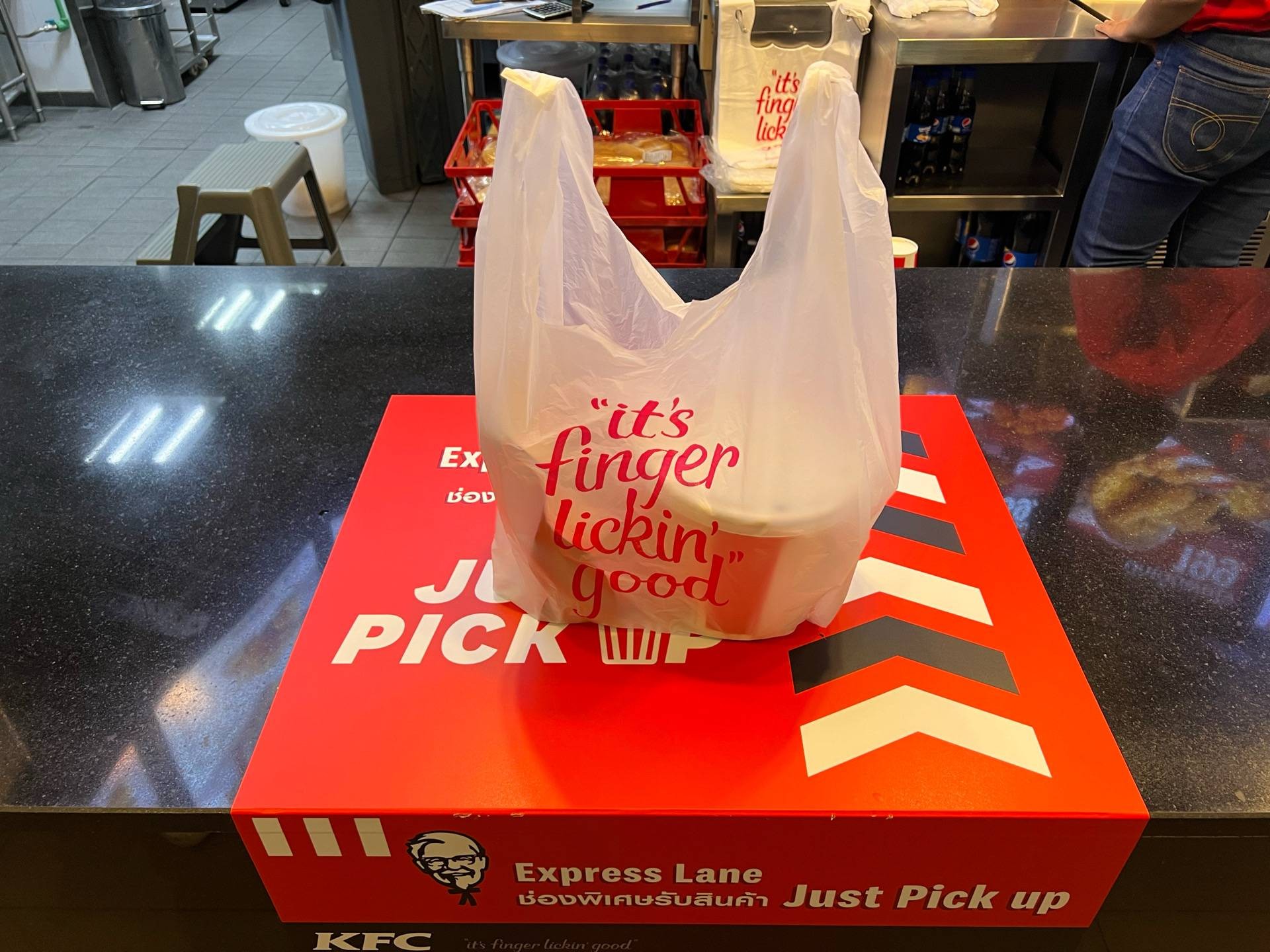 รีวิว KFC Big C ราษฎร์บูรณะ - ไก่ทอดสูตรผู้พัน รสชาติได้มาตรฐาน