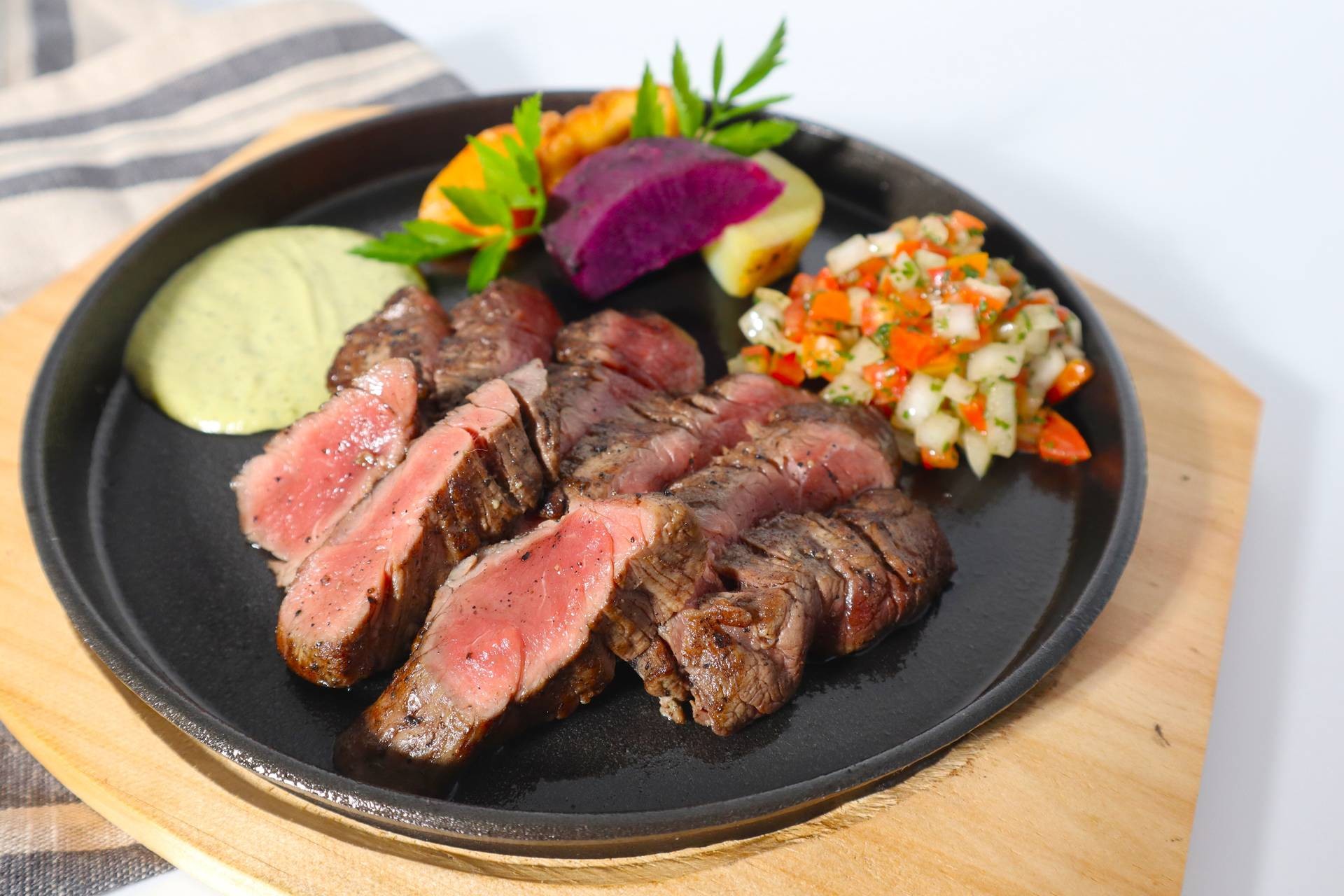 รูป RED Nikkei & Steak Bar