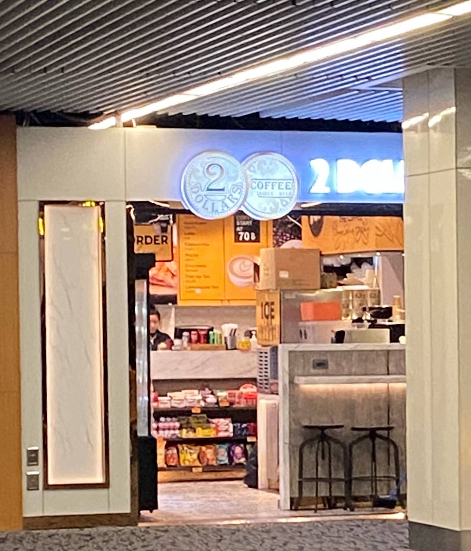 รีวิว 2 Dollars Coffee สนามบินนานาชาติภูเก็ต - น้ำช็อกโกแลตอร่อย ให้เยอะ