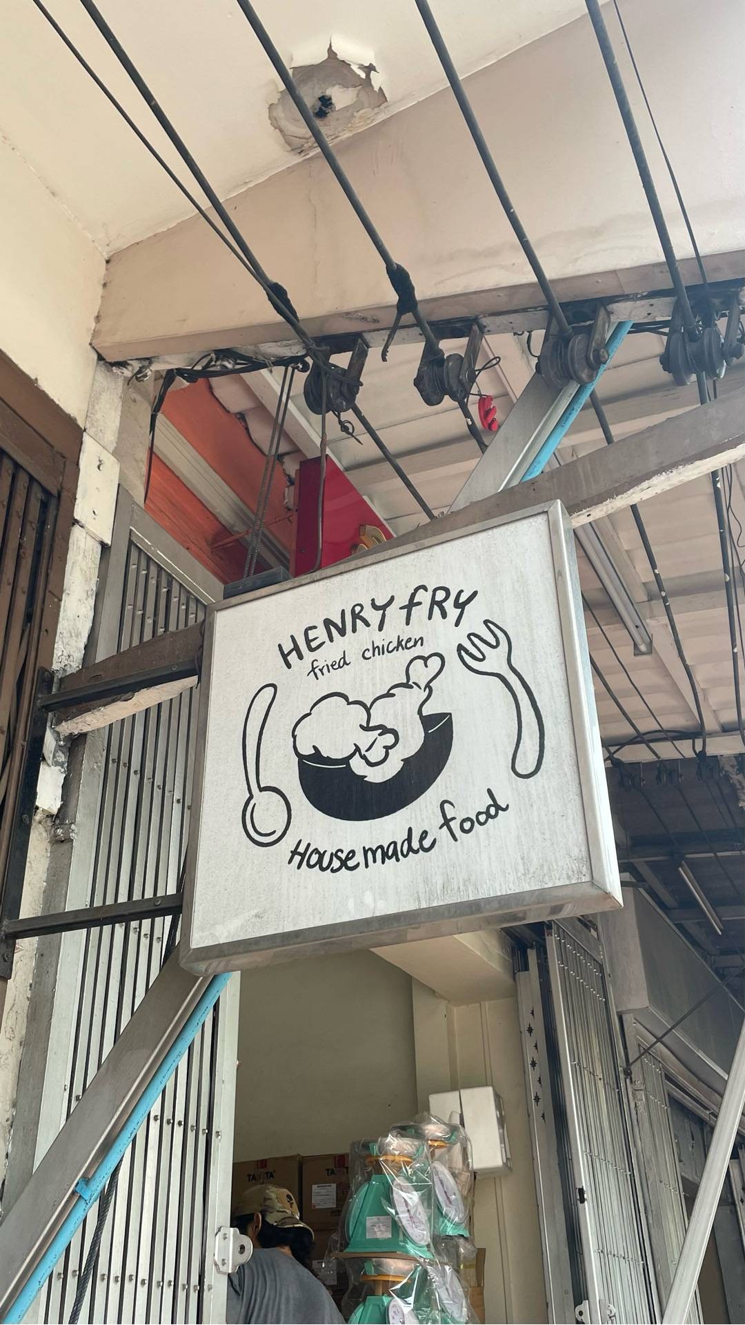 รูป Henryfry : fried chicken & housemade food. เจริญกรุง