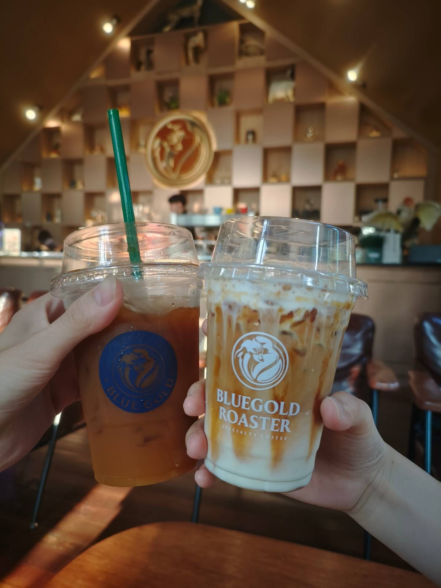 รีวิว BLUEGOLD ROASTER CENTRAL SIRACHA - 好喝的 Macchiato