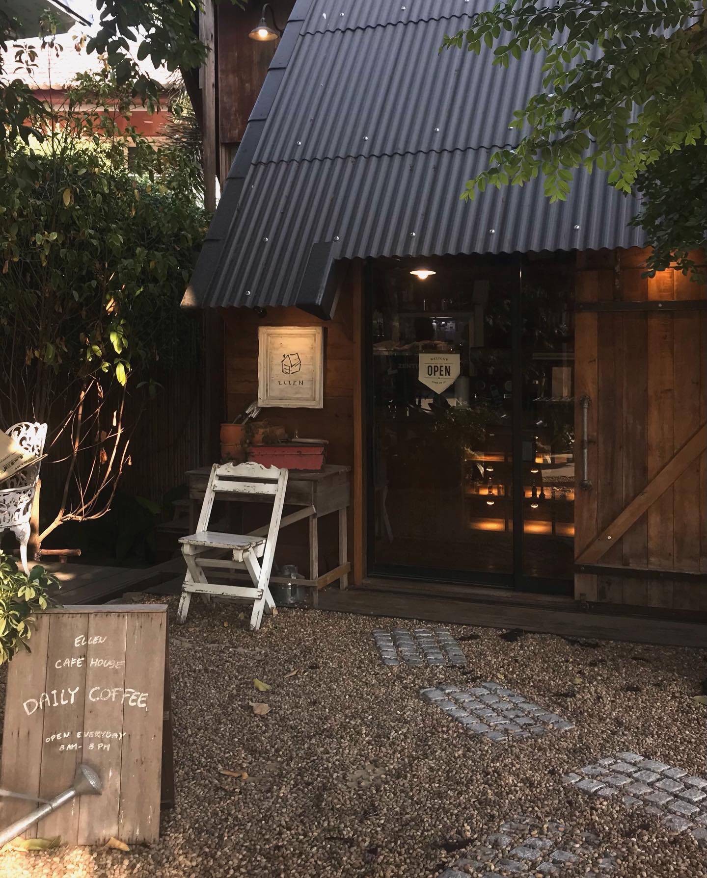 รีวิว Ellen Cafe House Angsila - Ellen Cafe House