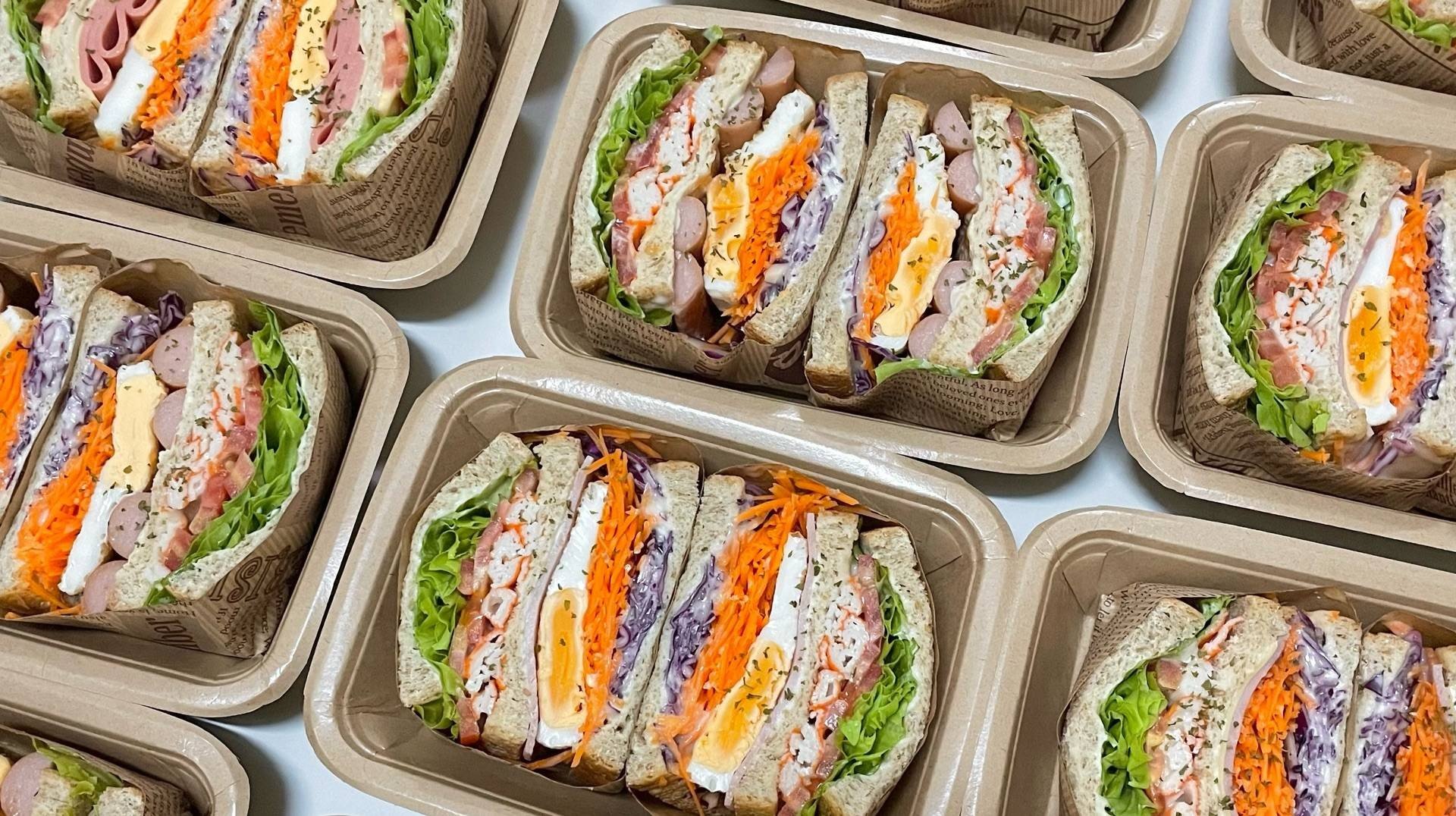 Hello sandwich แซนวิช สลัด กะเพรา ไข่ข้น - สั่งอาหารเดลิเวอรี | Wongnai ...