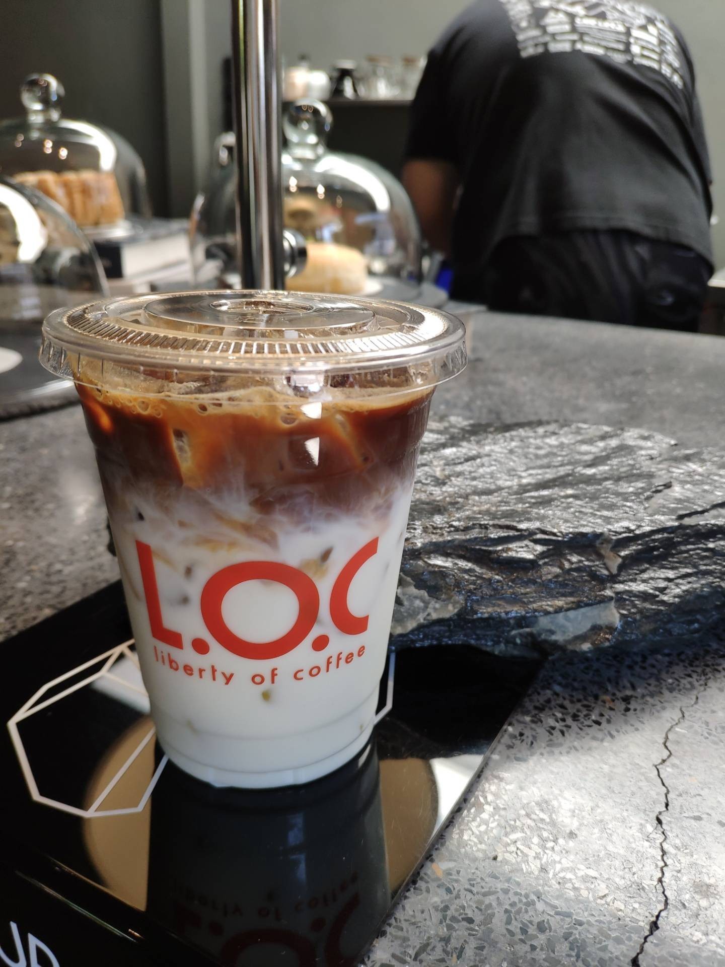 รีวิว L.O.C (liberty of coffee) - - กาแฟมืออาชีพ จัดร้านน่านั่งมาก