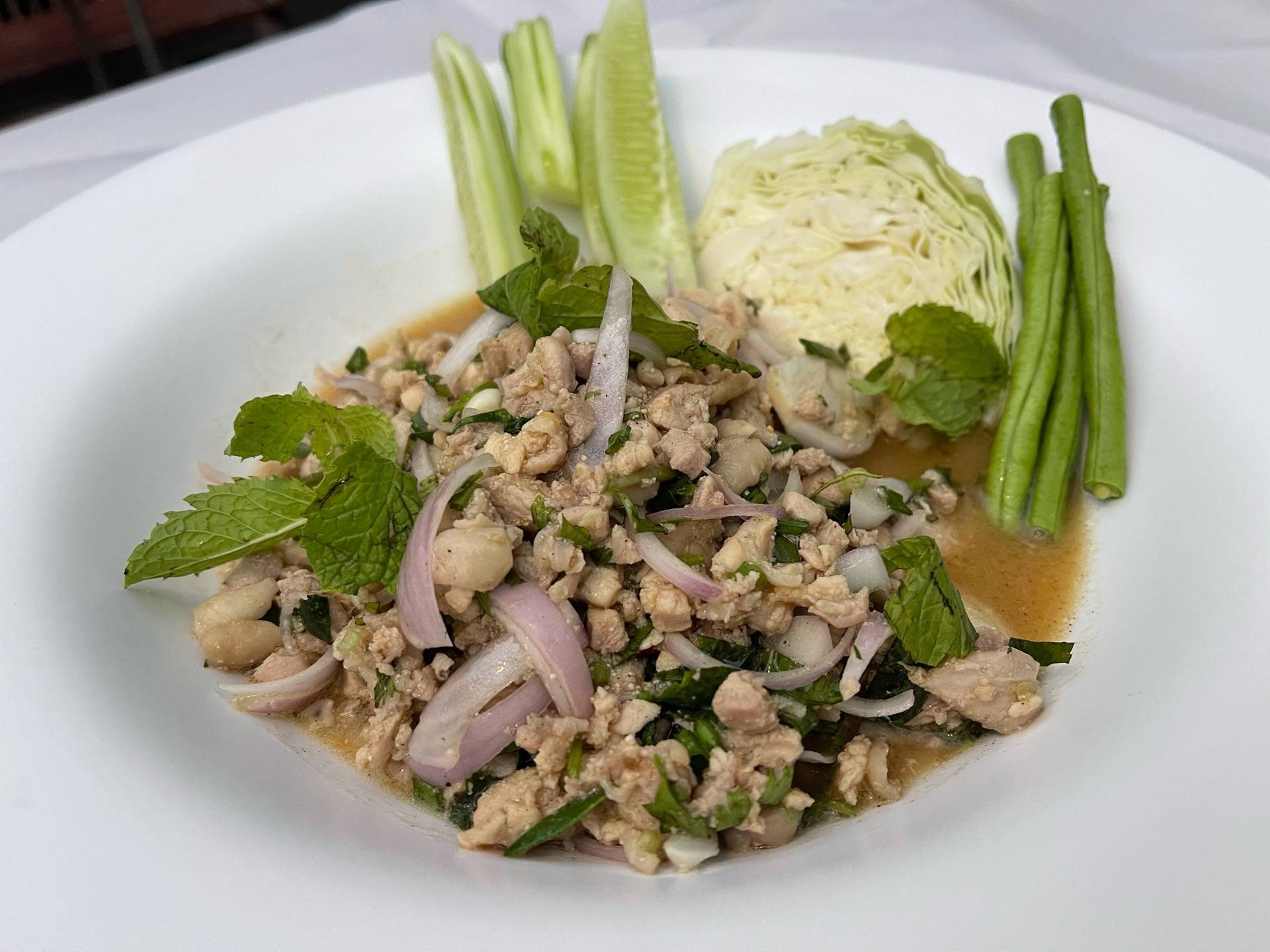 ลาบไก่ ร้าน SORTREL’s Cottage