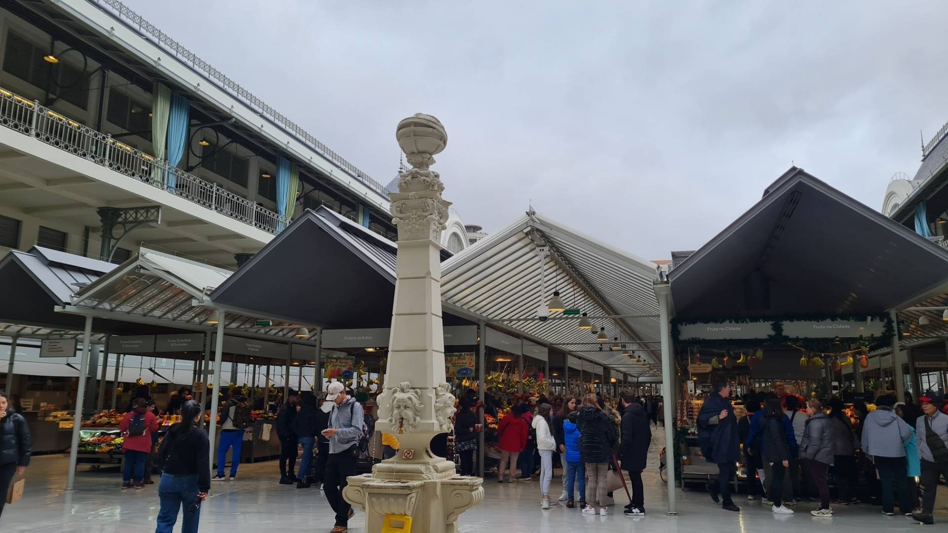 รีวิว Mercado Do Bilhao - Open Market for food and souvenir