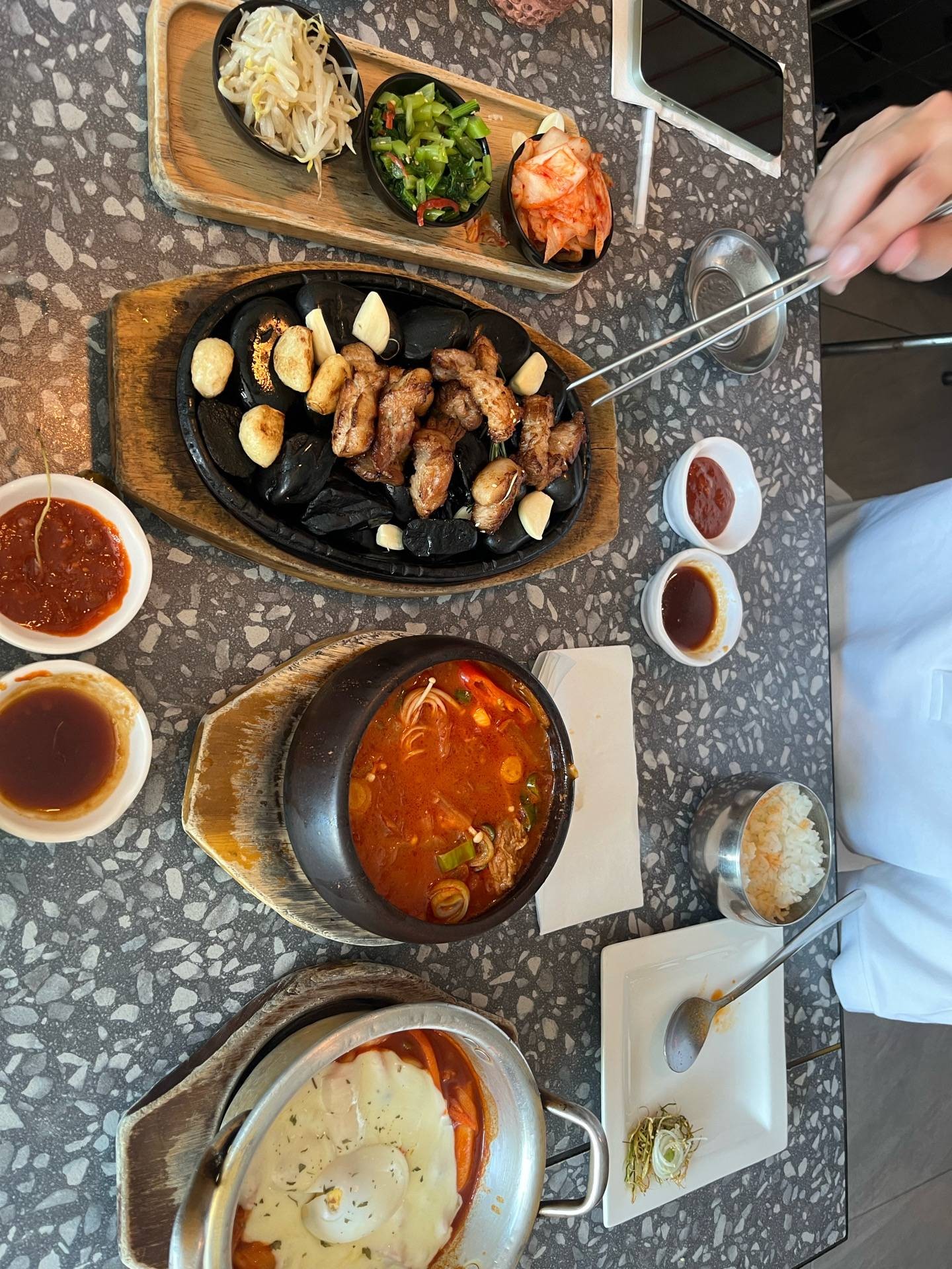 รีวิว JOHA Korean Restaurant - อาหารอร่อยเหมือนเดิมนะคะ แต่แอร์เสีย