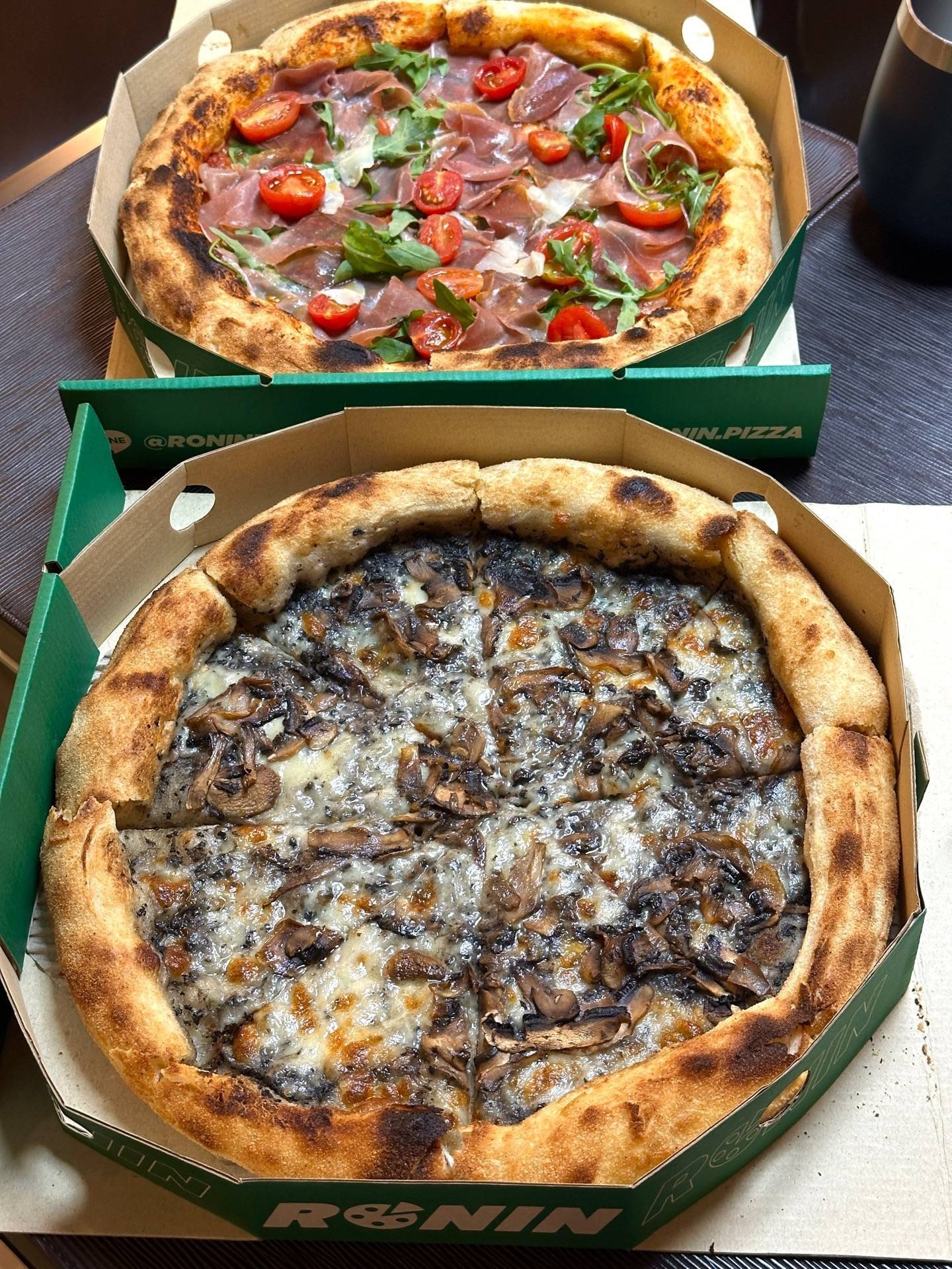 รีวิว Ronin pizza สุคนธสวัสดิ์ - ลองสุ่มๆสั่งมากินใน Lineman อร่อยเฉย