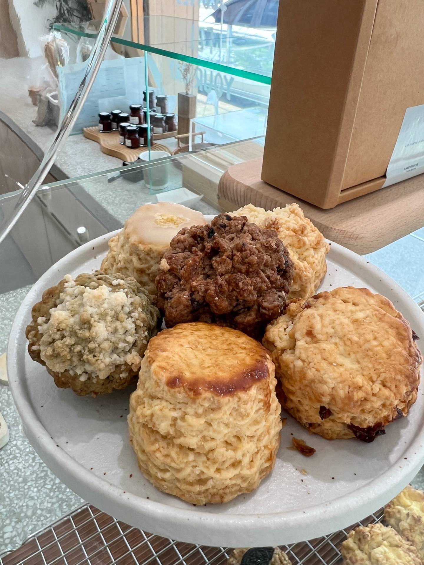 รีวิว Baker Bricks พระราม 9 - ชอบร้านนี้กับรูปแบบความหลากหลายของสโคน